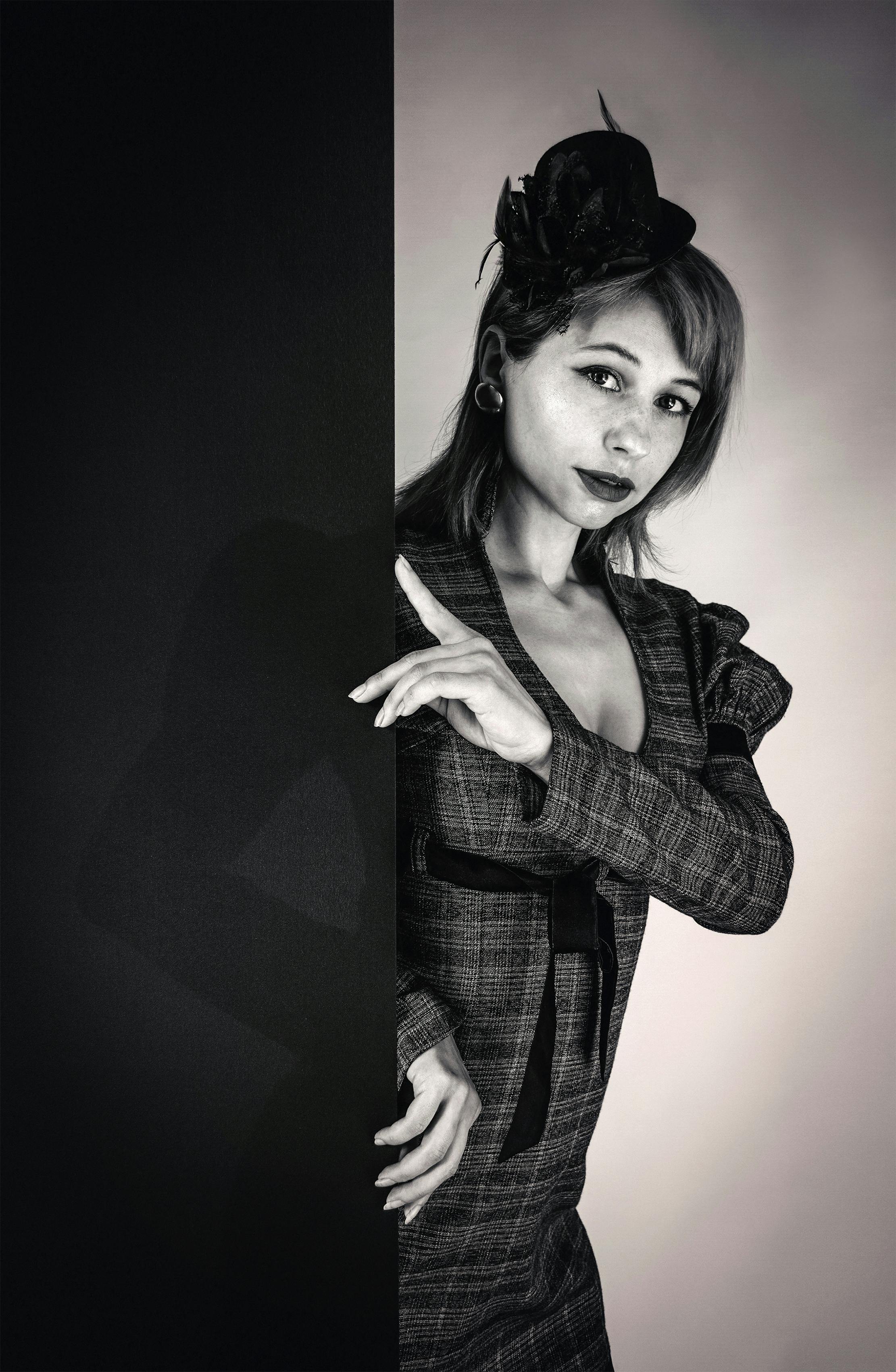 Woman in Hat · Free Stock Photo