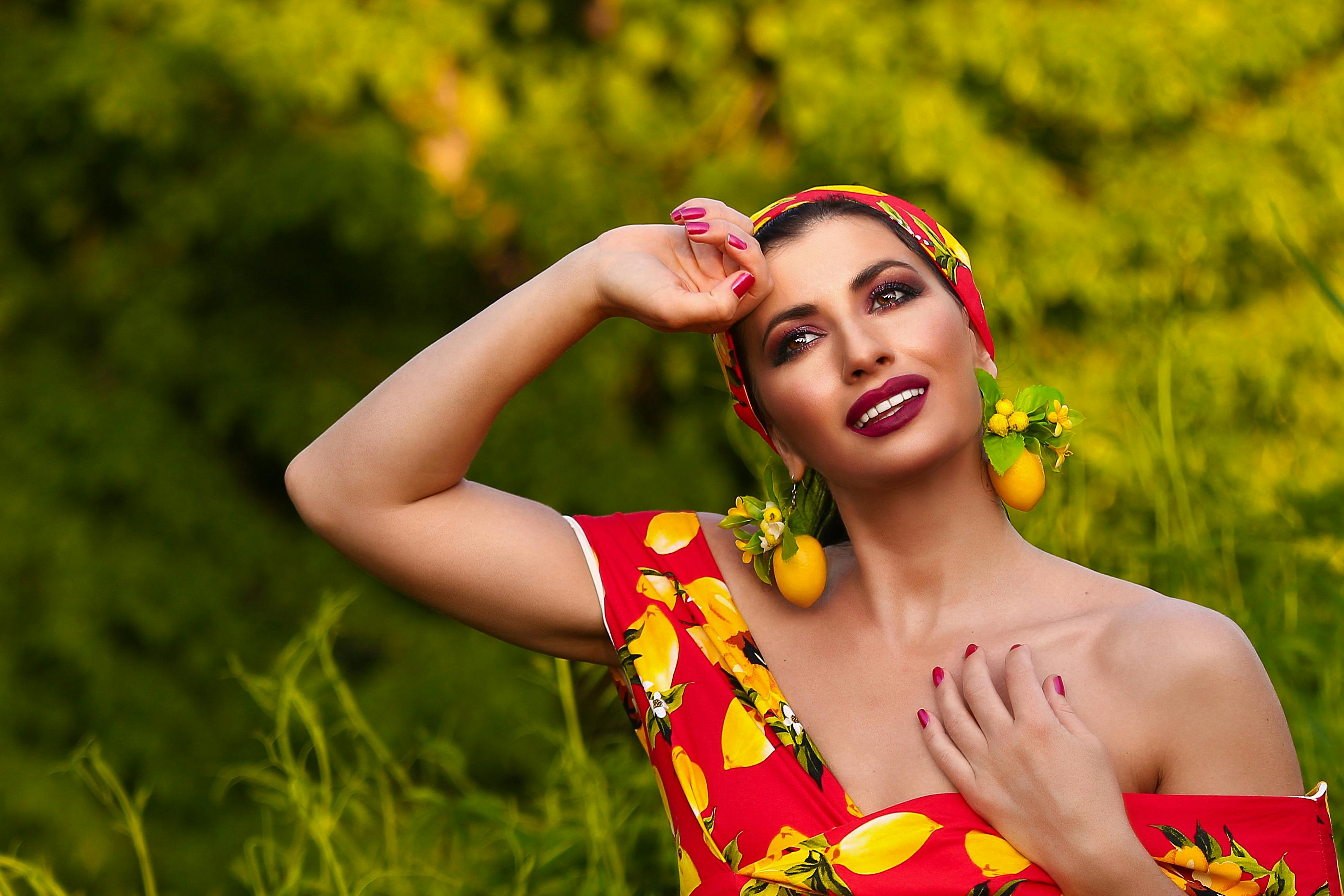 Close-up Photo of Woman with Mesmerizing Eyes · Free Stock Photo