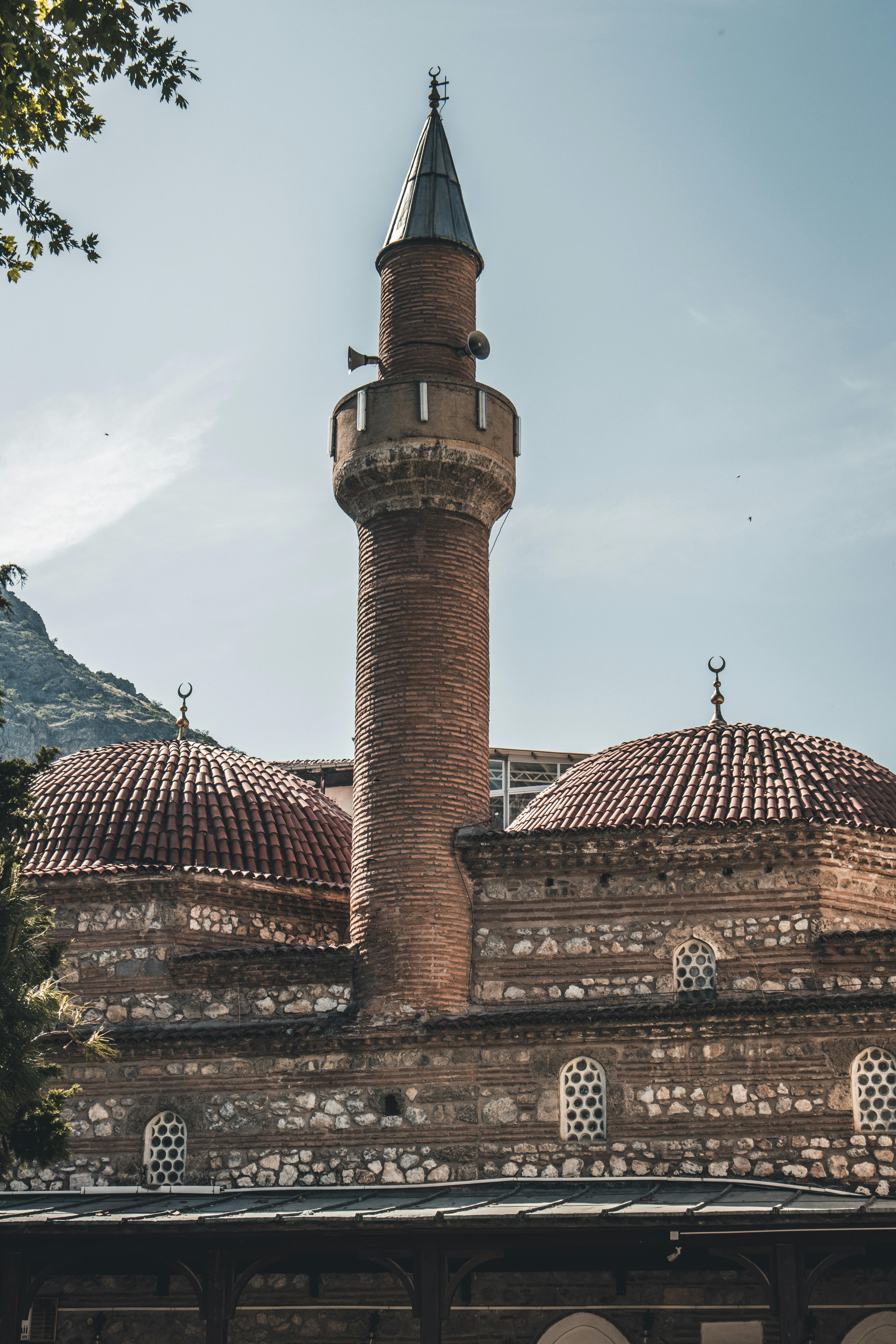 Clear Sky over Mosque with Minaret · Free Stock Photo