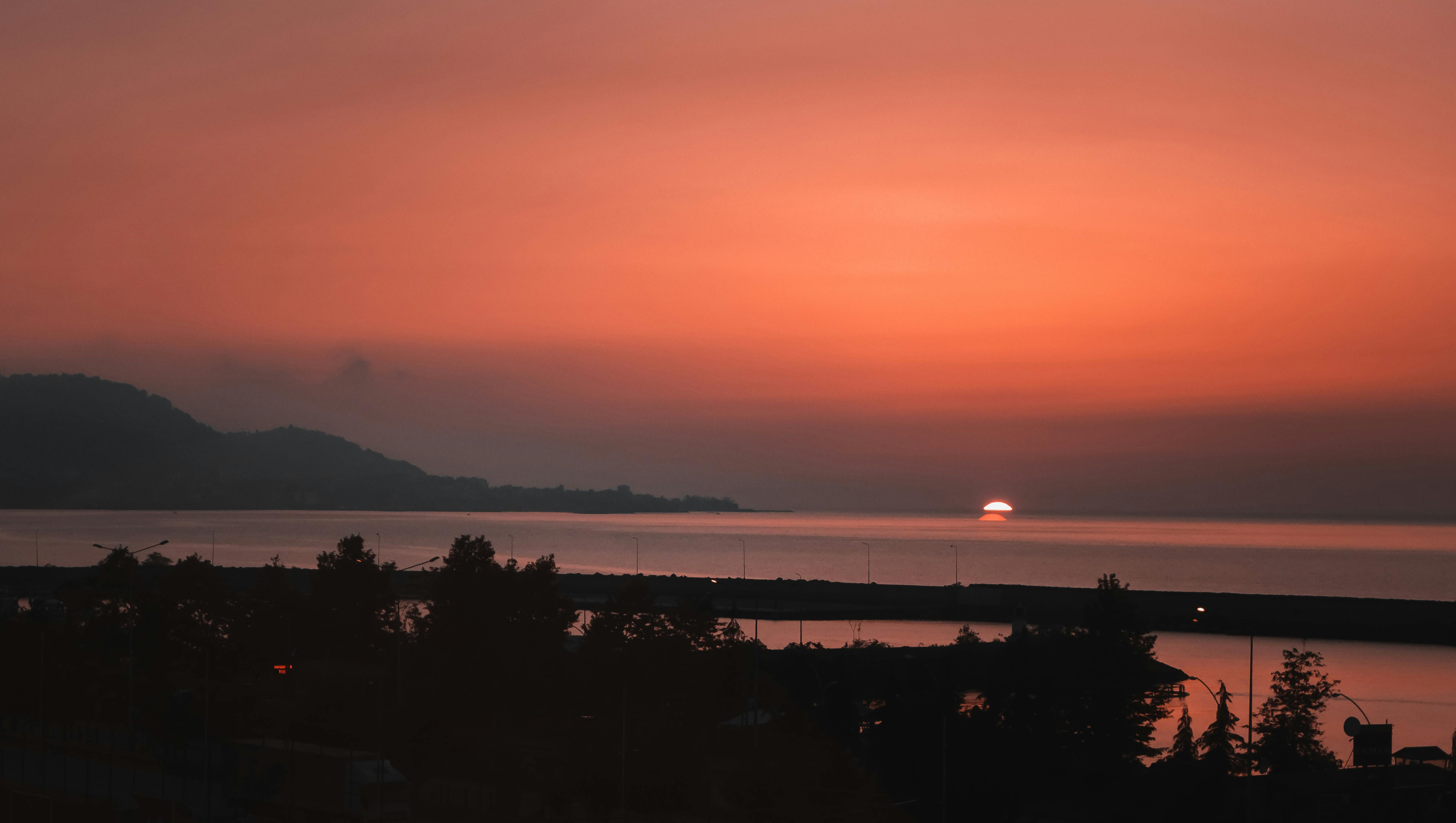 Ocean View During Sunset · Free Stock Photo