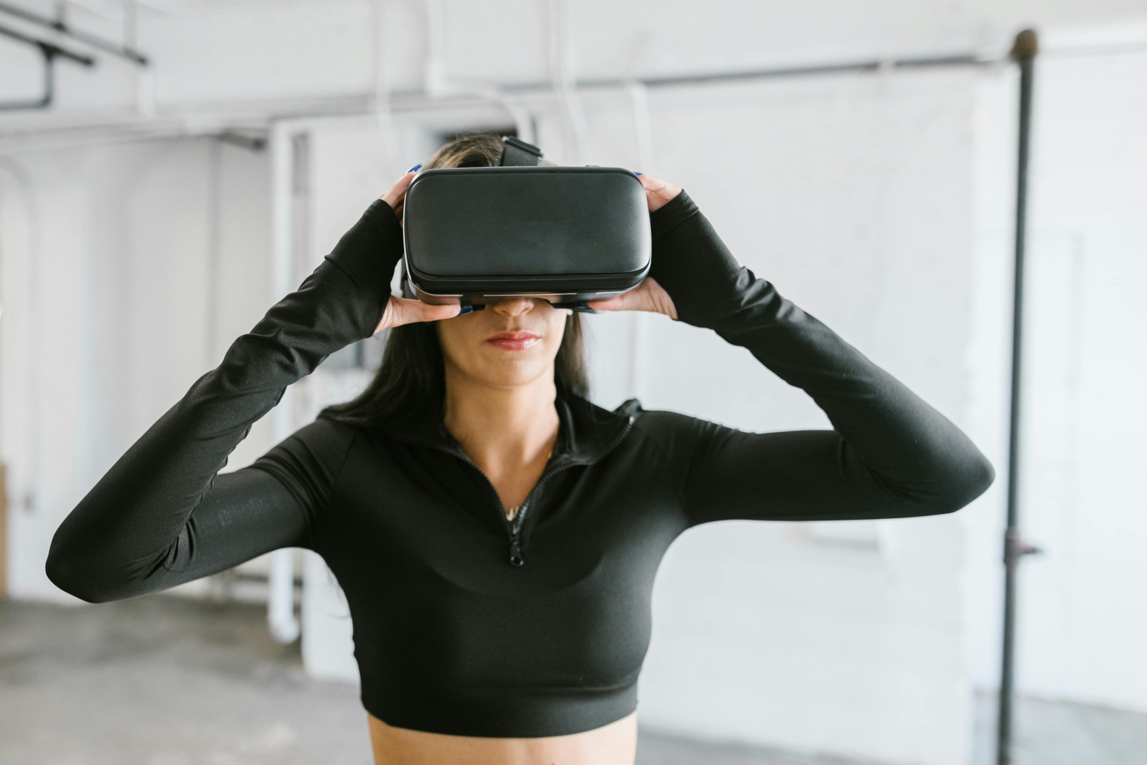 Woman in Sportswear in VR Glasses · Free Stock Photo