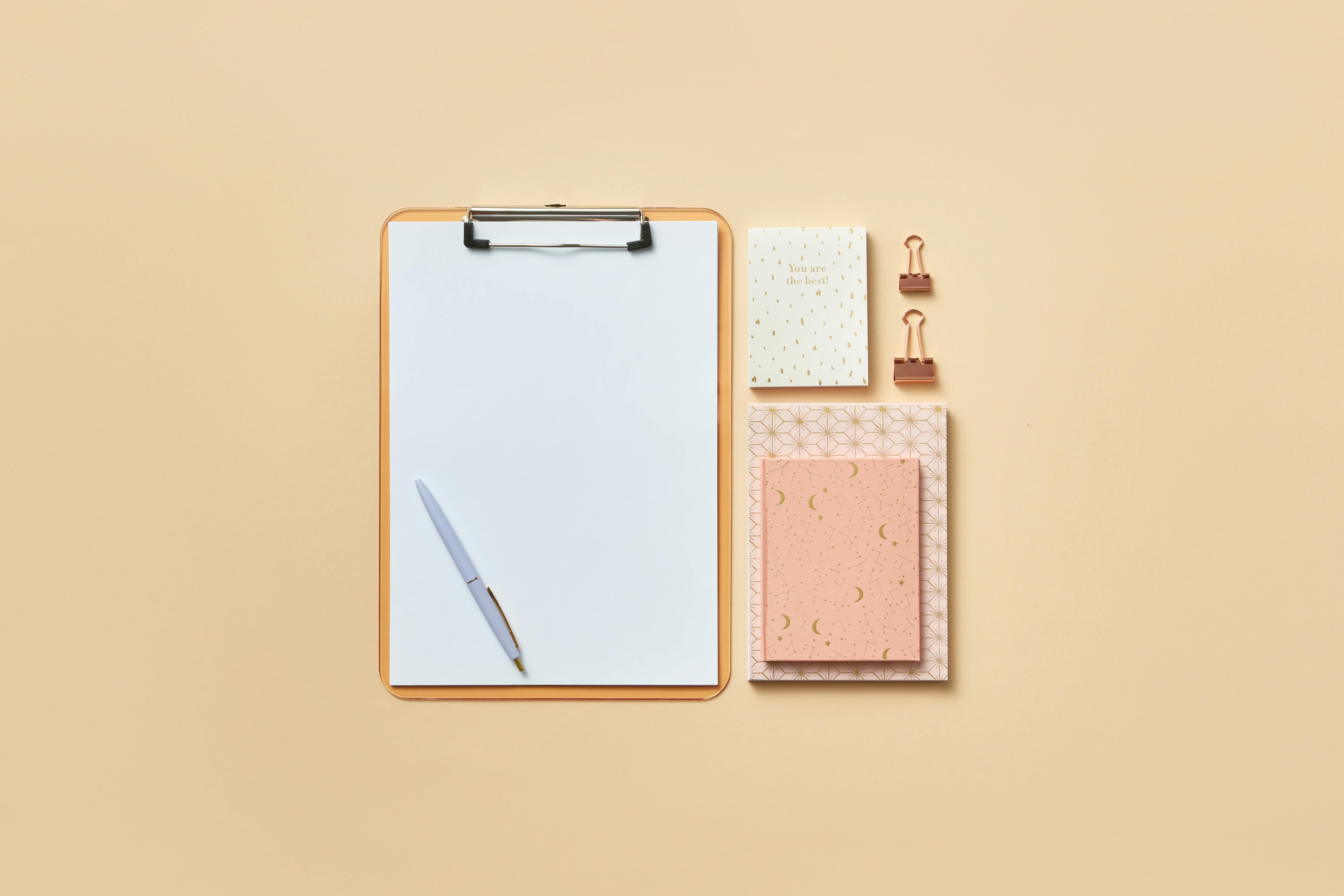 Minimalistic composition of office supplies · Free Stock Photo