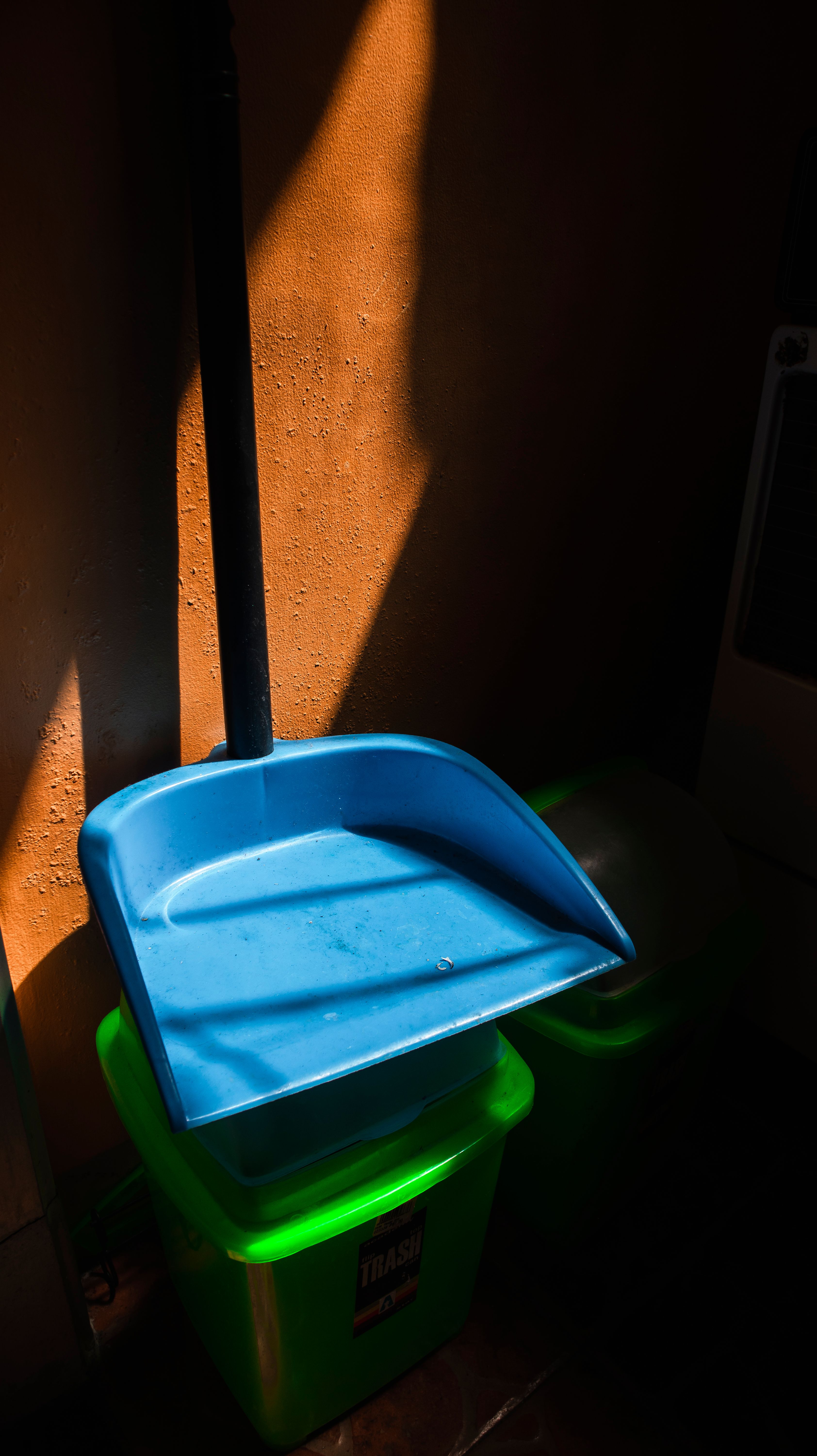 Trash Bins Photos, Download The BEST Free Trash Bins Stock Photos & HD ...