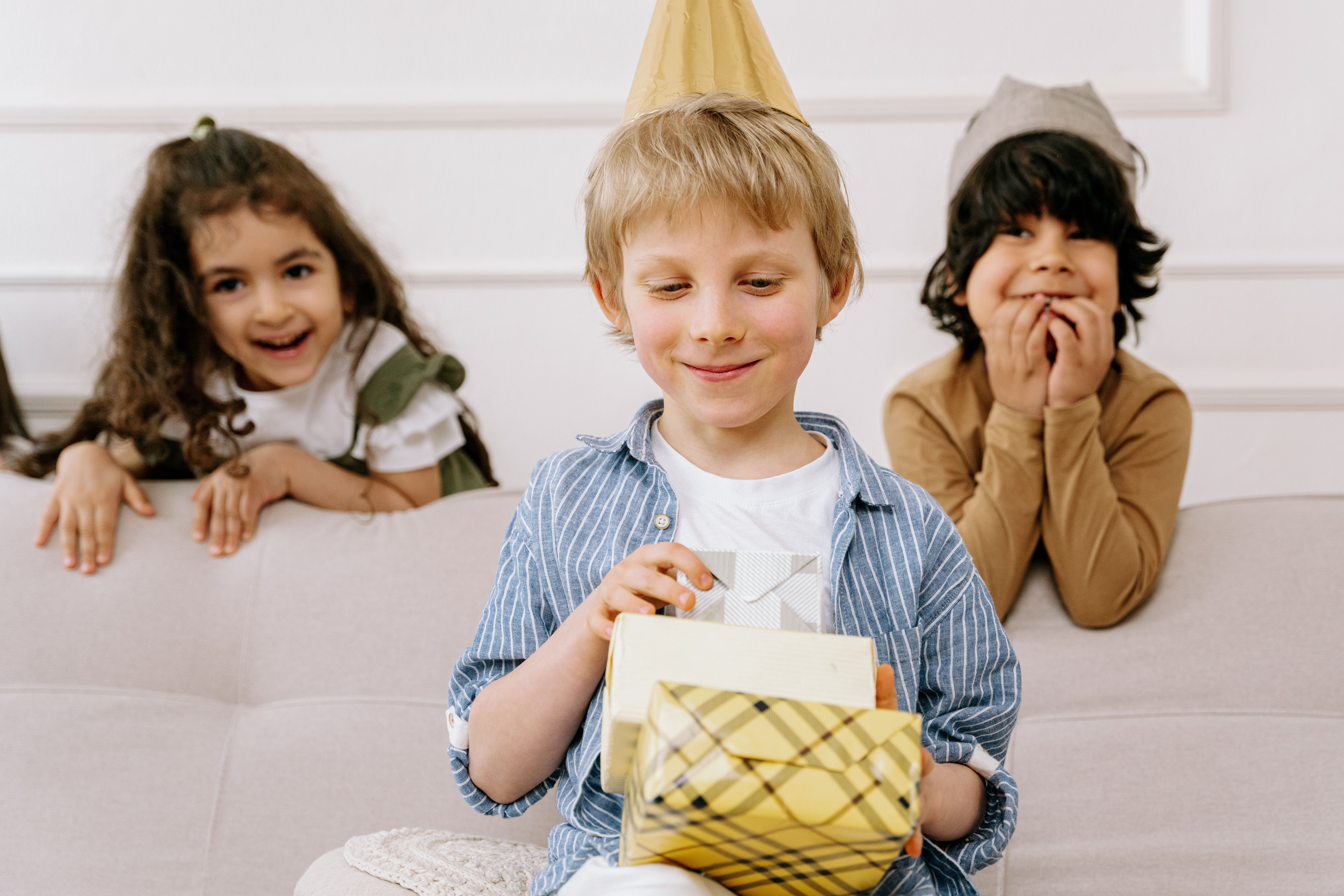 Presentation Boy Photos, Download The BEST Free Presentation Boy Stock ...