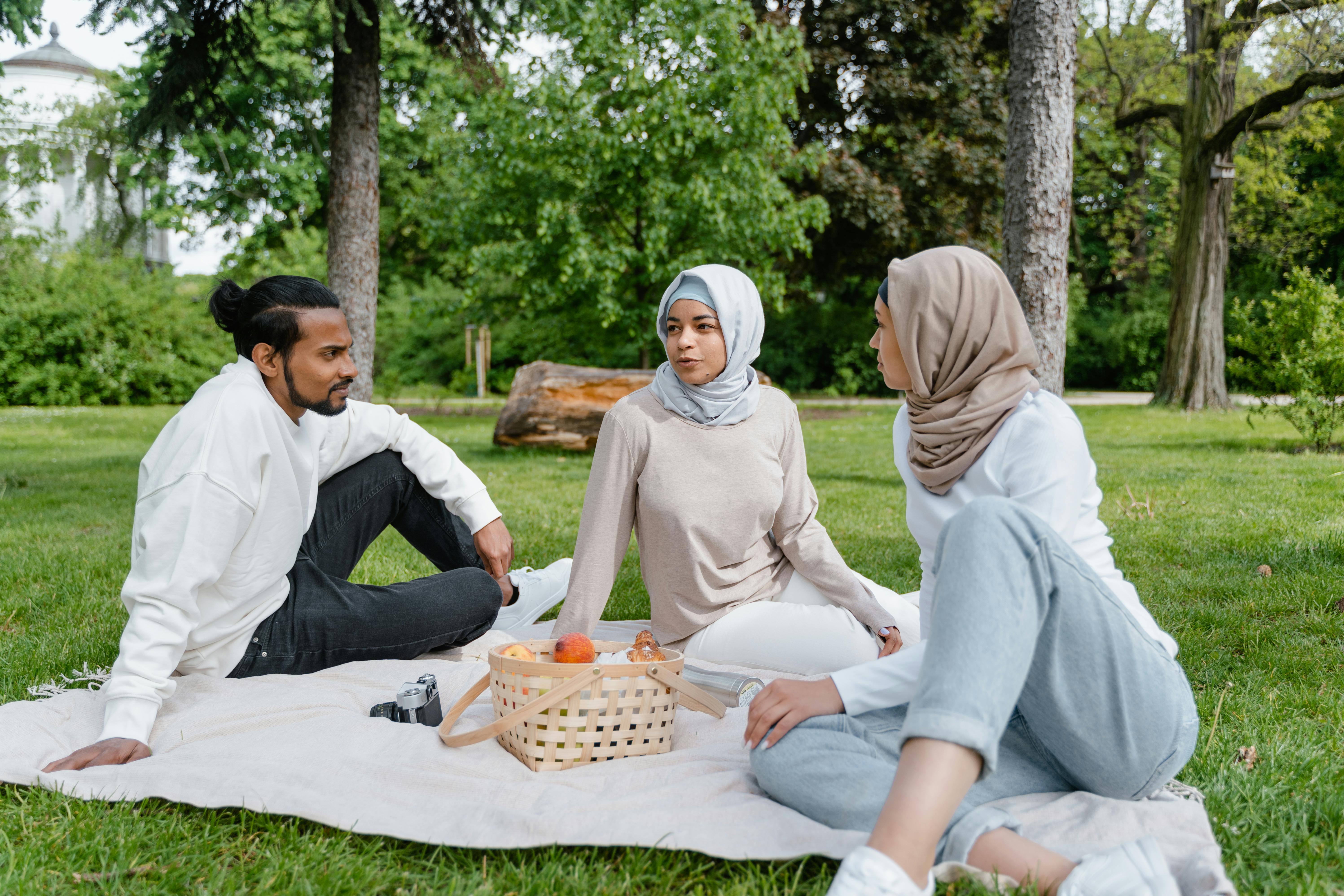 A People having Picnic Together · Free Stock Photo