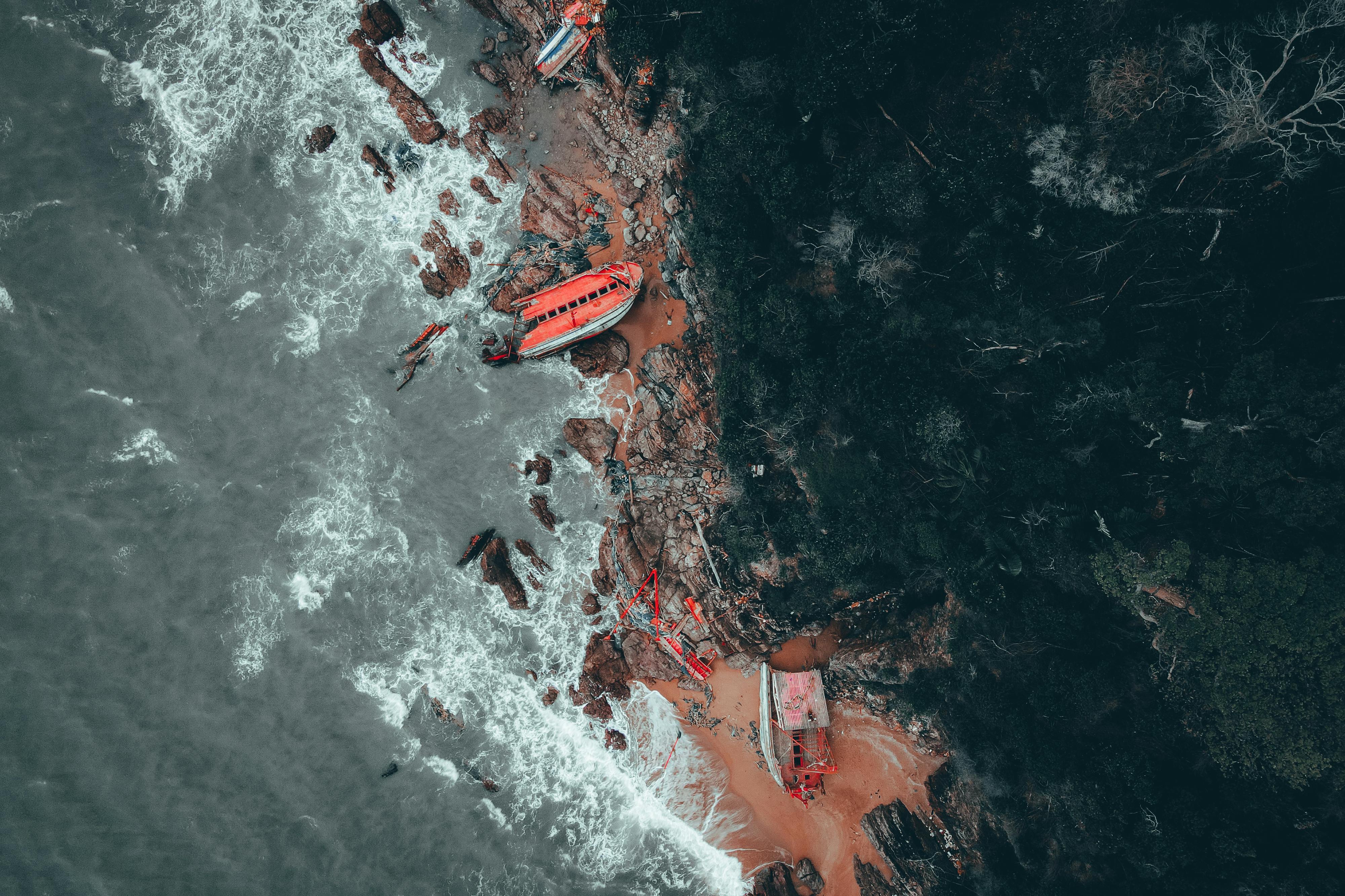 Waves Crashing on a Beach · Free Stock Photo