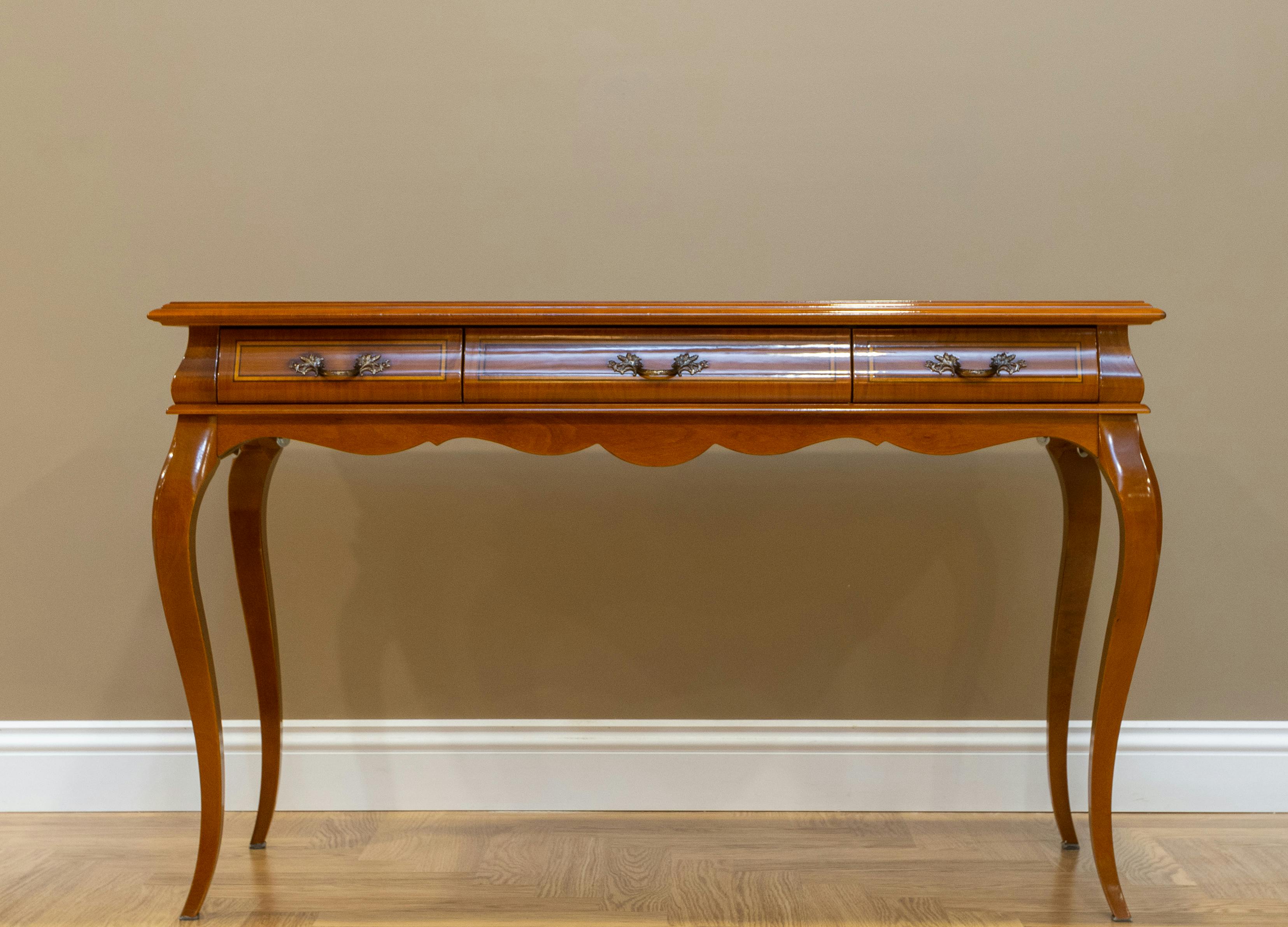 Console Table Photos, Download The BEST Free Console Table Stock Photos ...