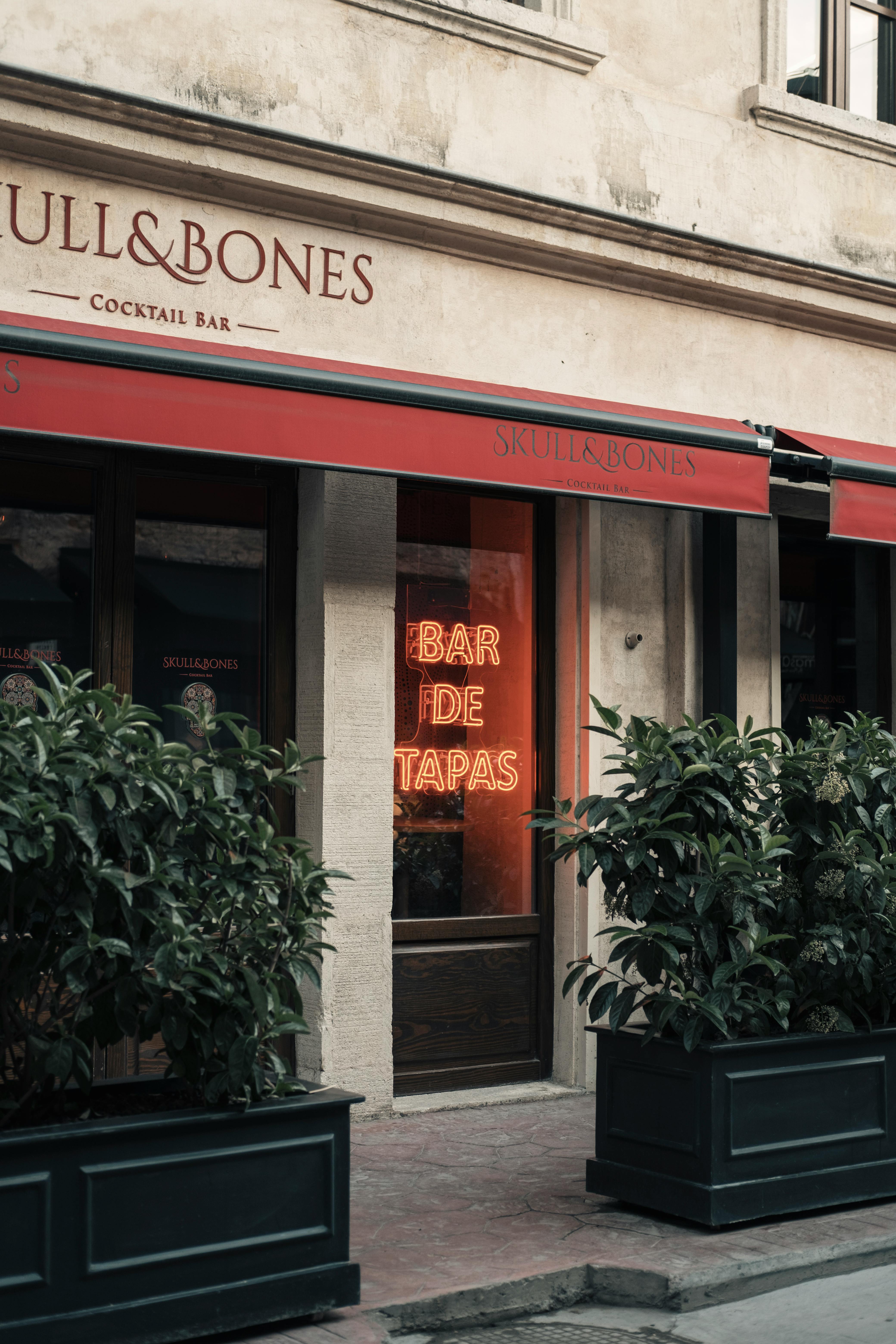 Exterior of bar in city street · Free Stock Photo