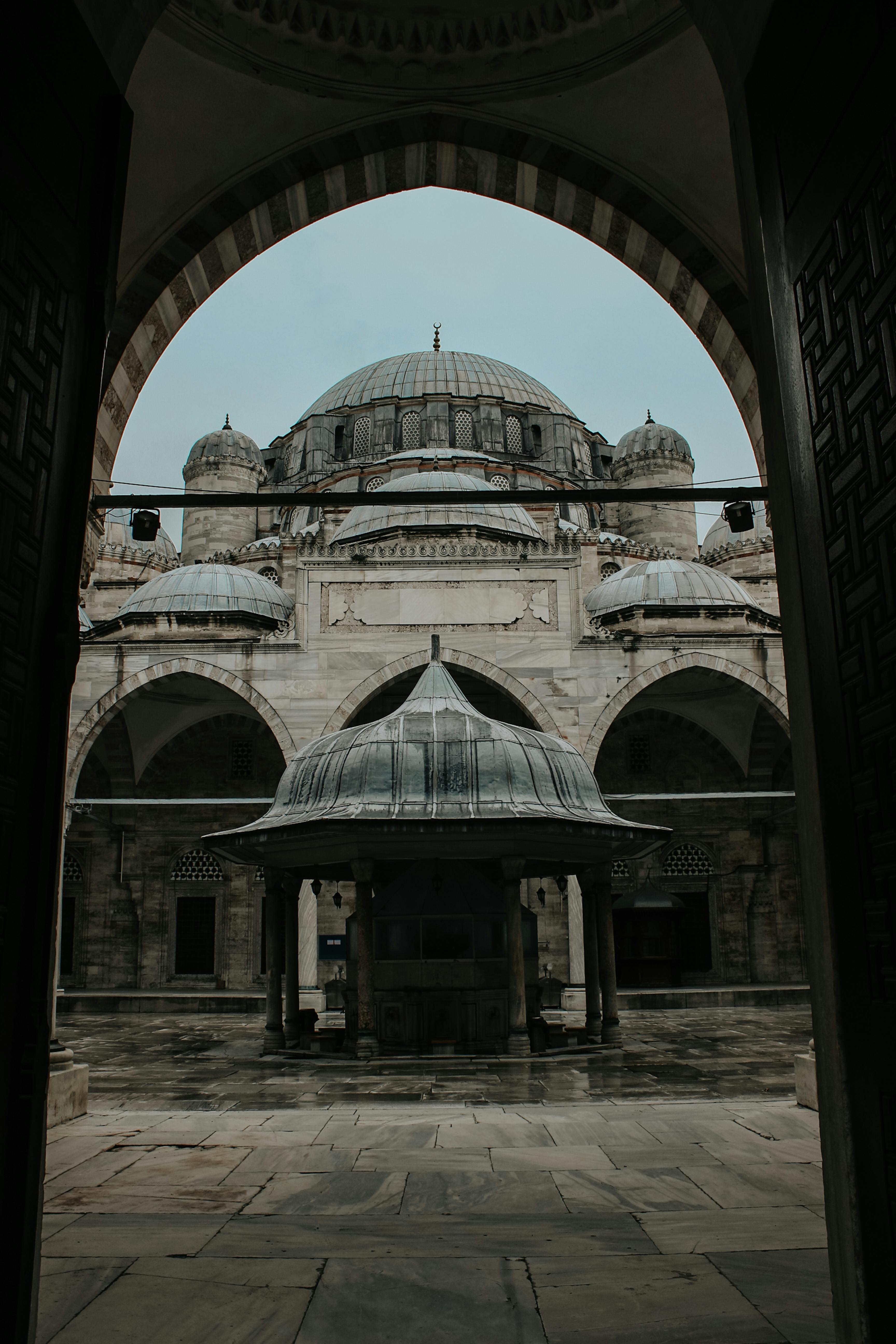 People Standing Under the Arch Building · Free Stock Photo