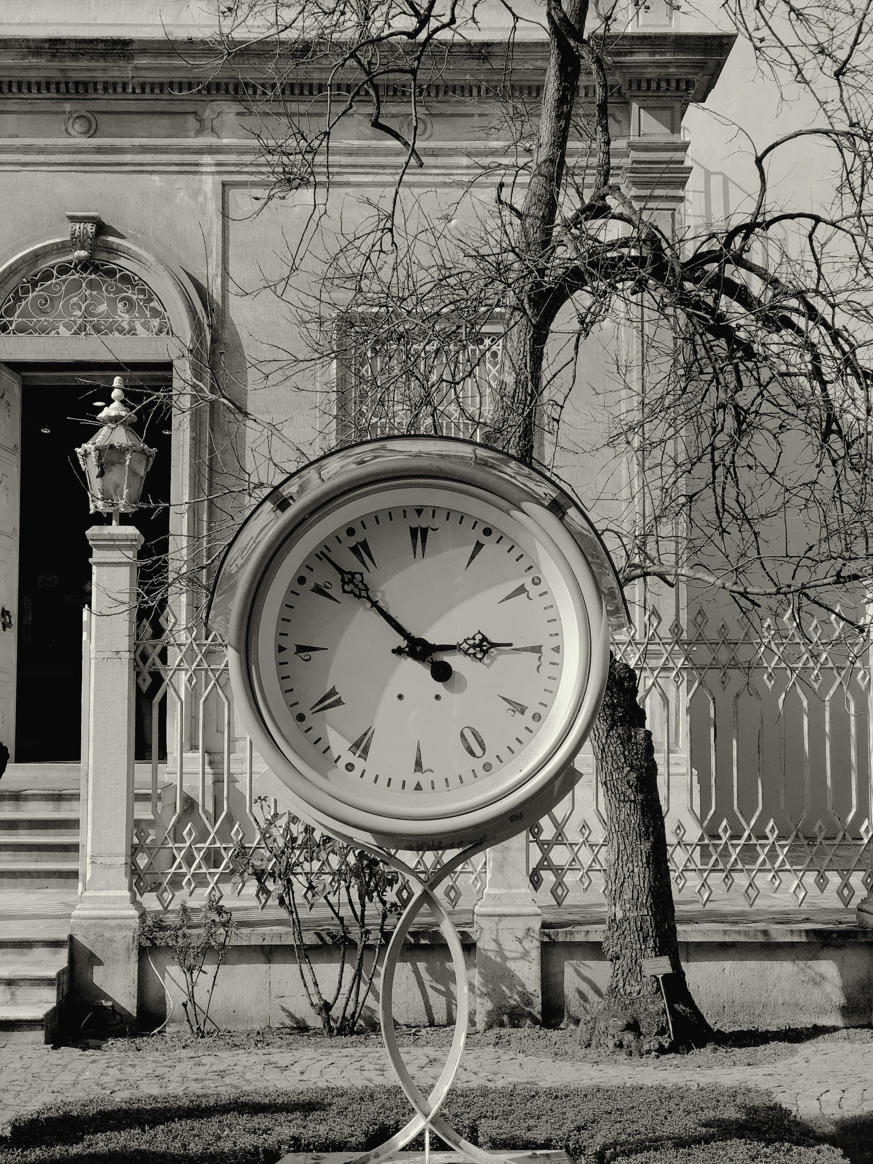 Round Analog Clock at 8:30 · Free Stock Photo