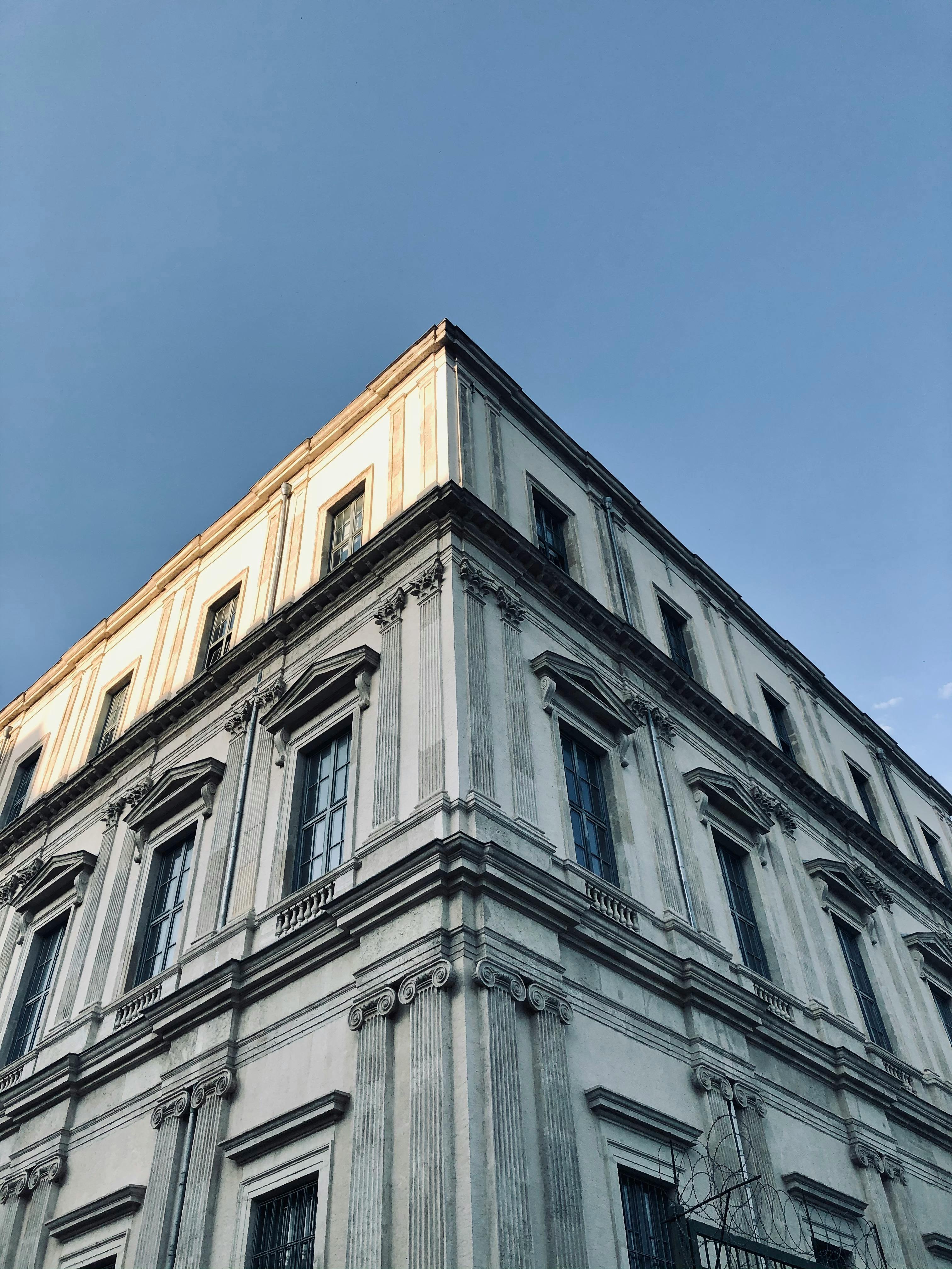 Facade of Courthouse · Free Stock Photo