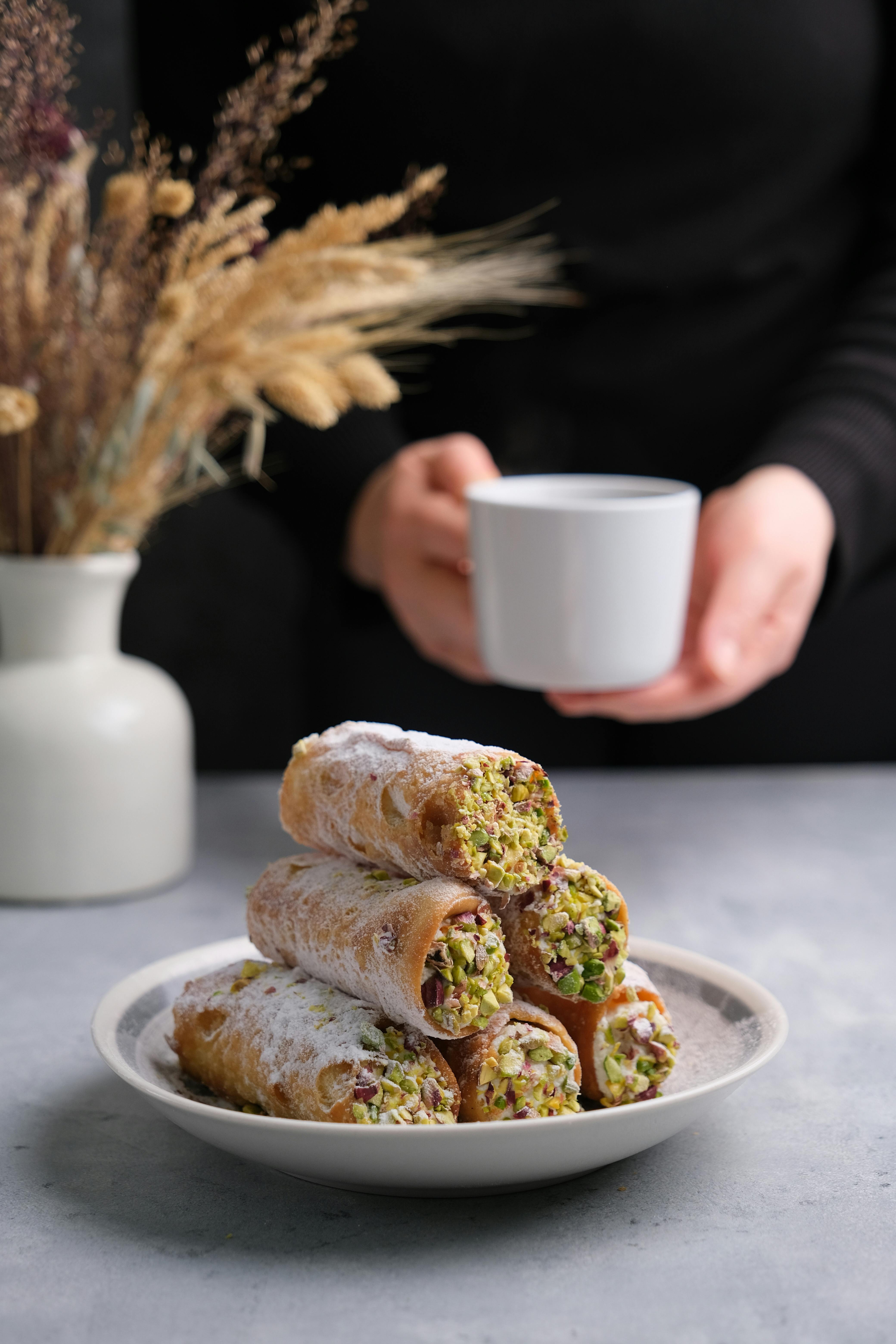 Cannoli on Plate · Free Stock Photo