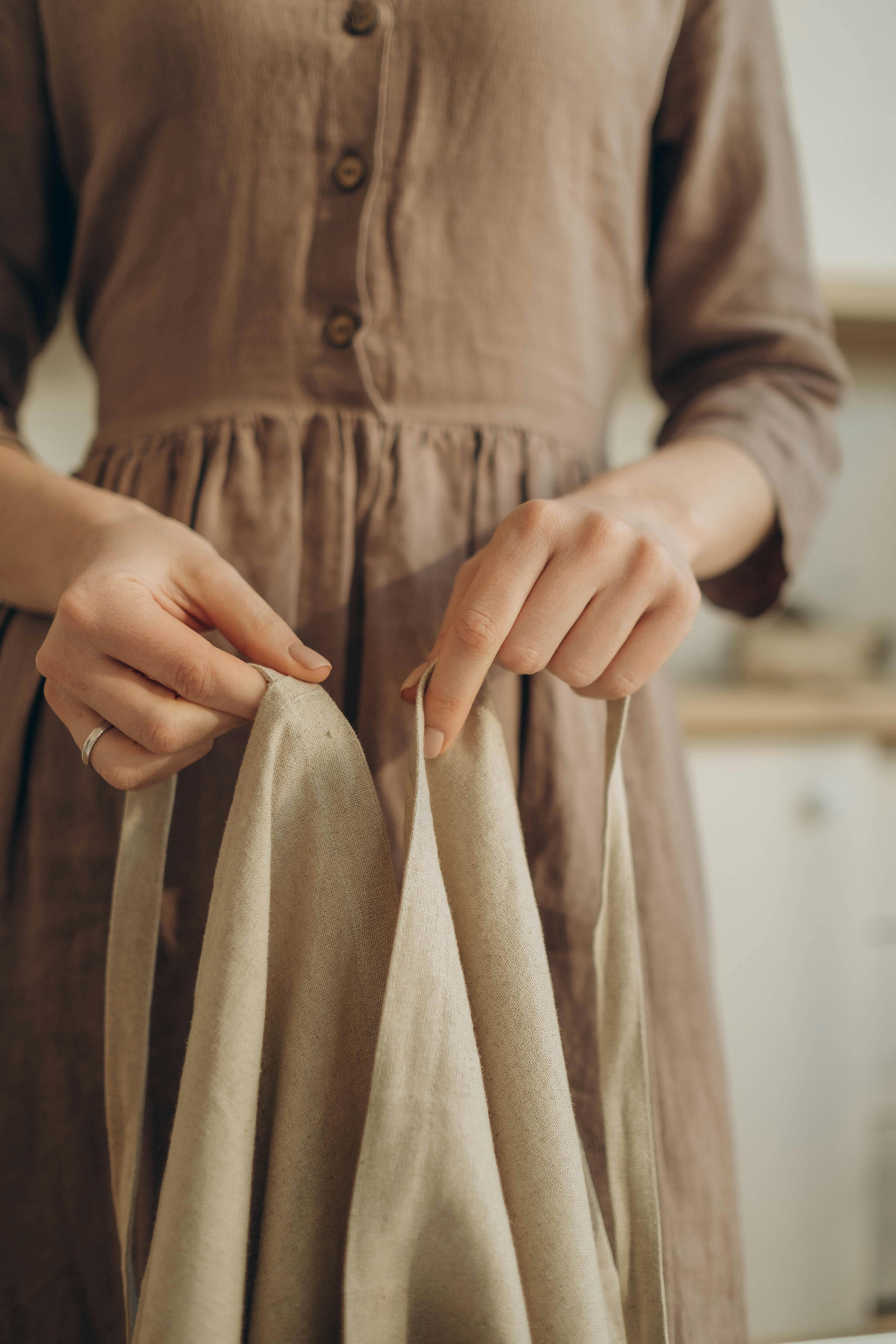 Apron Folding Photos, Download The BEST Free Apron Folding Stock Photos ...