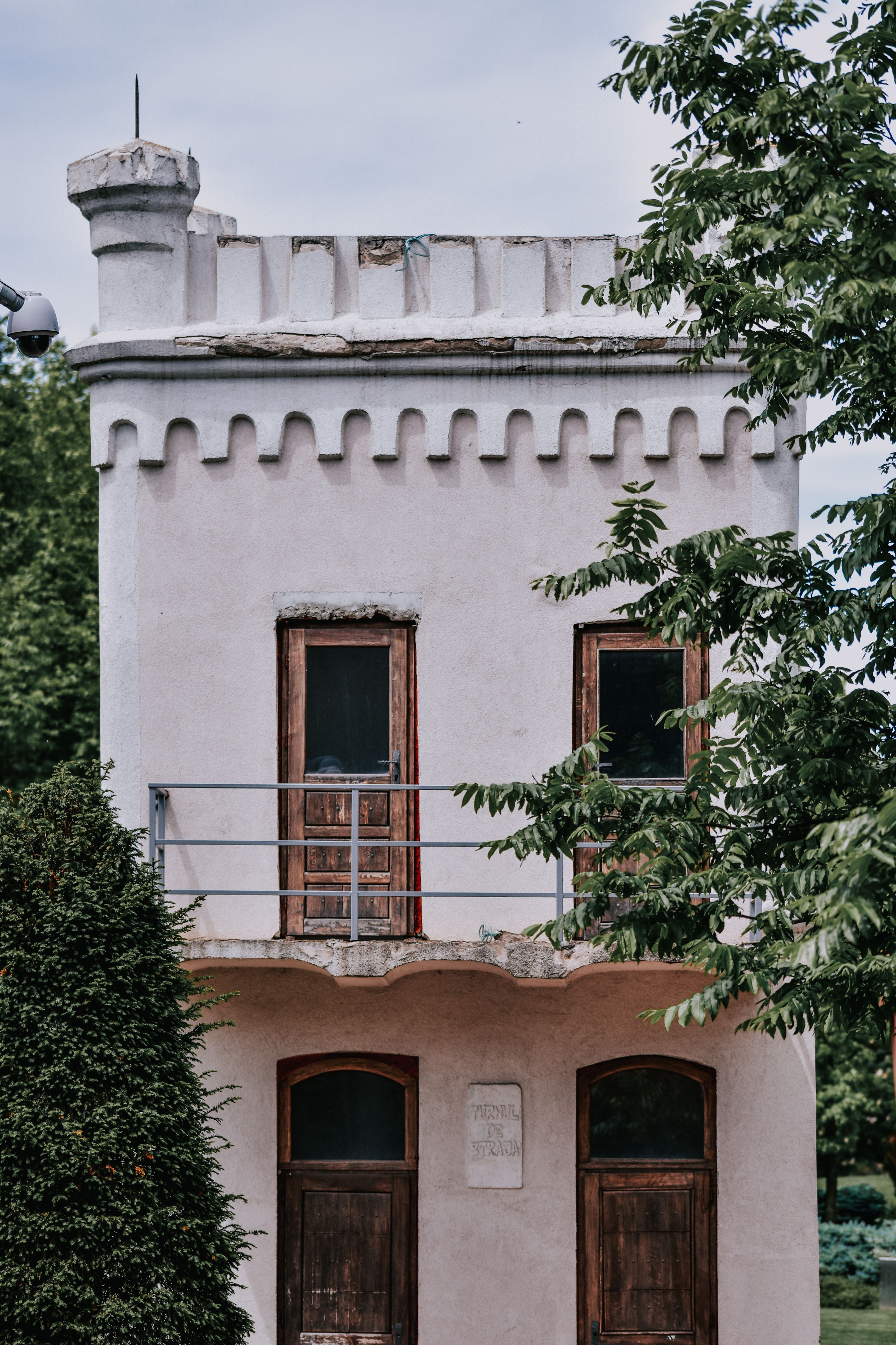 An Old Building Exterior · Free Stock Photo