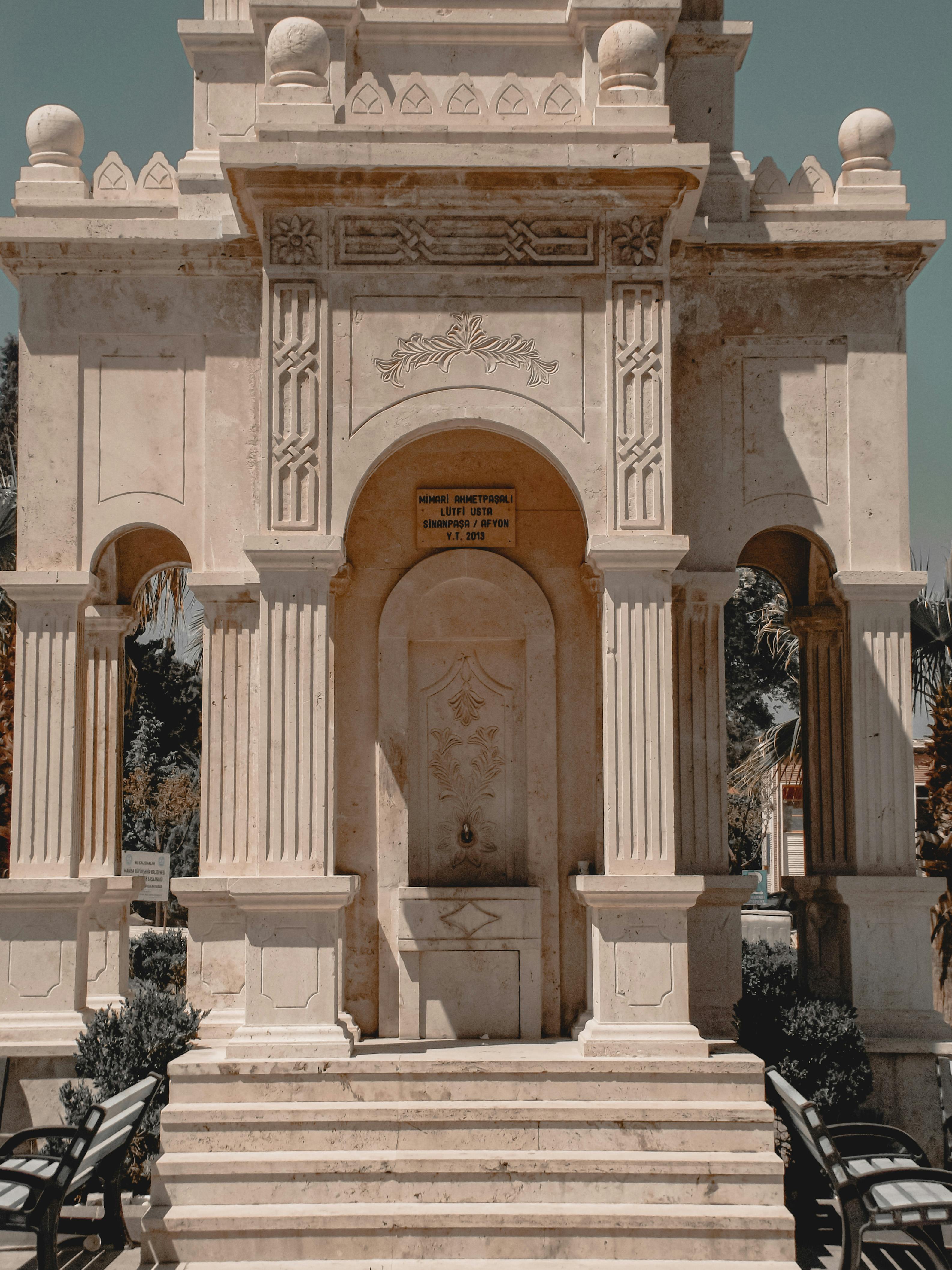 Old Marble Building · Free Stock Photo