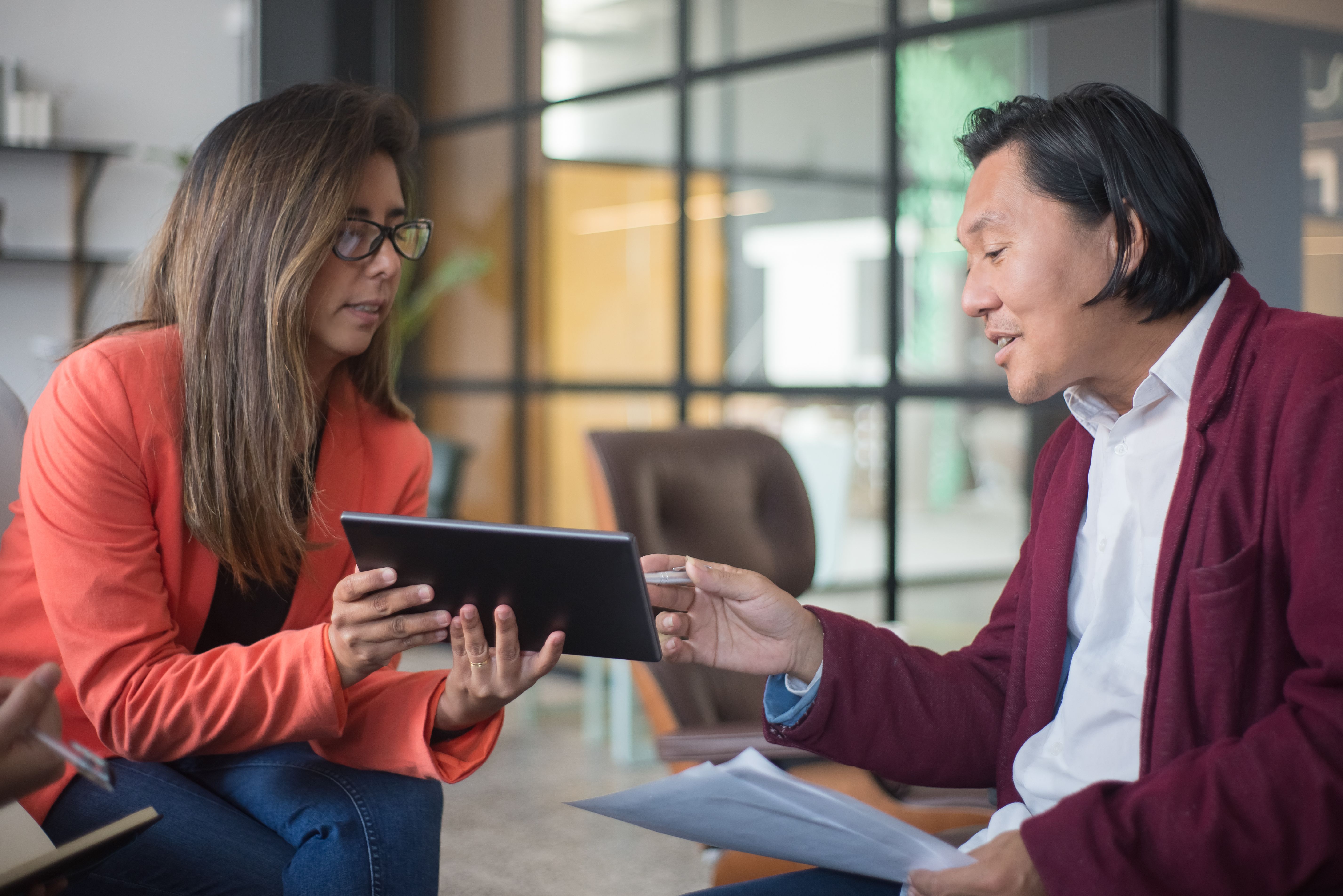 People having a Conversation · Free Stock Photo