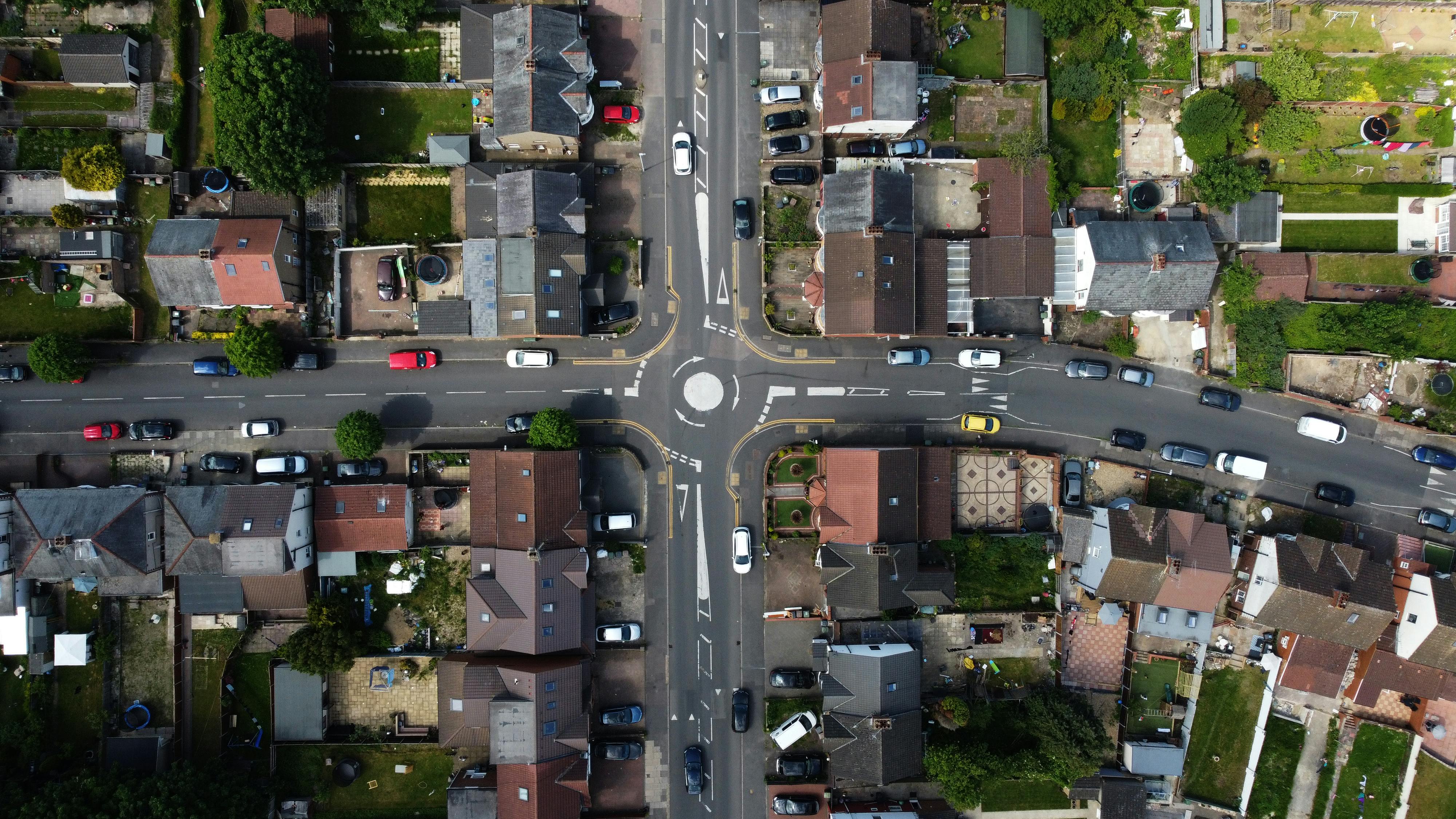 Roundabout in Town · Free Stock Photo