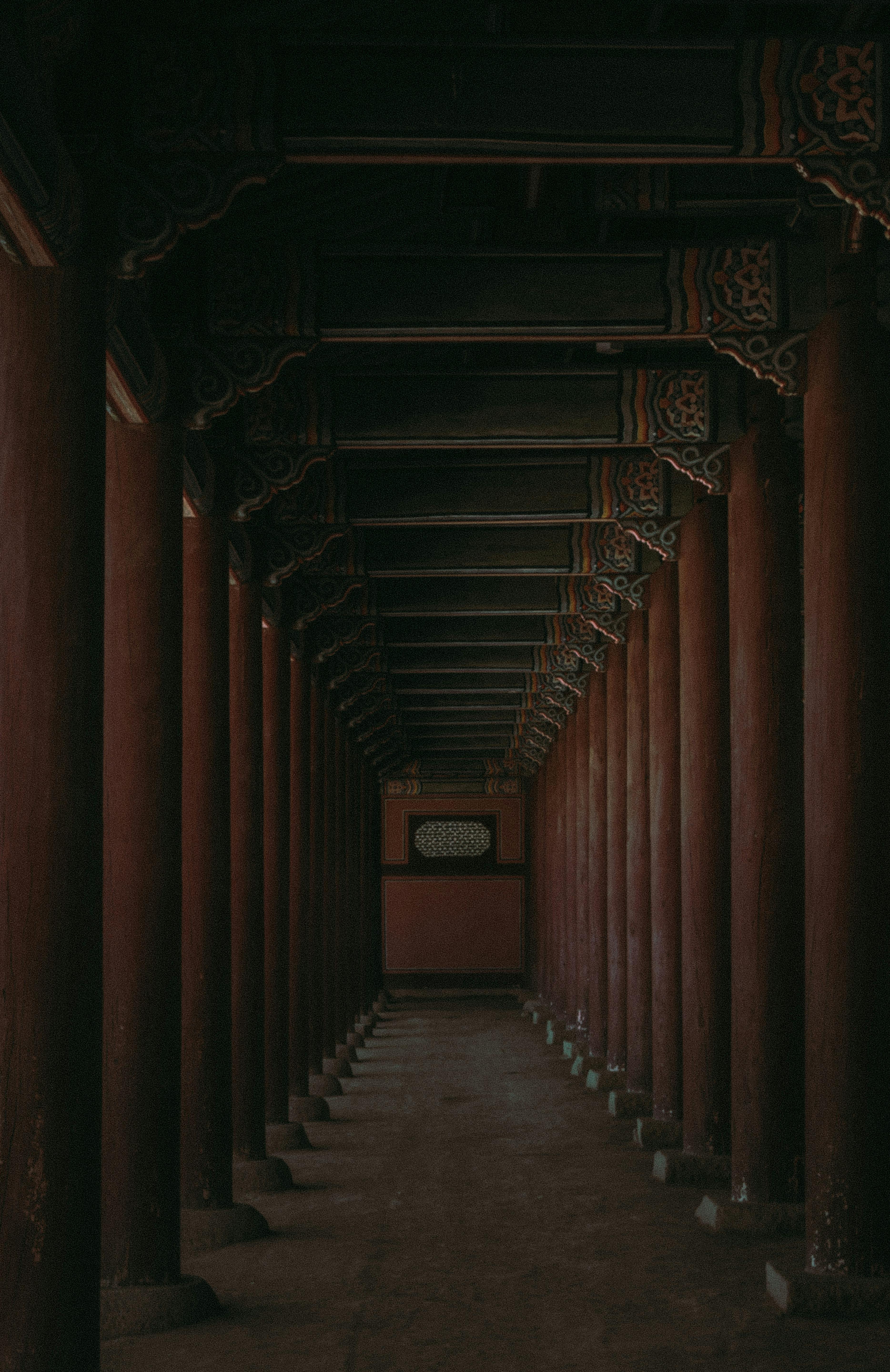 Corridor with Columns on Both Sides · Free Stock Photo