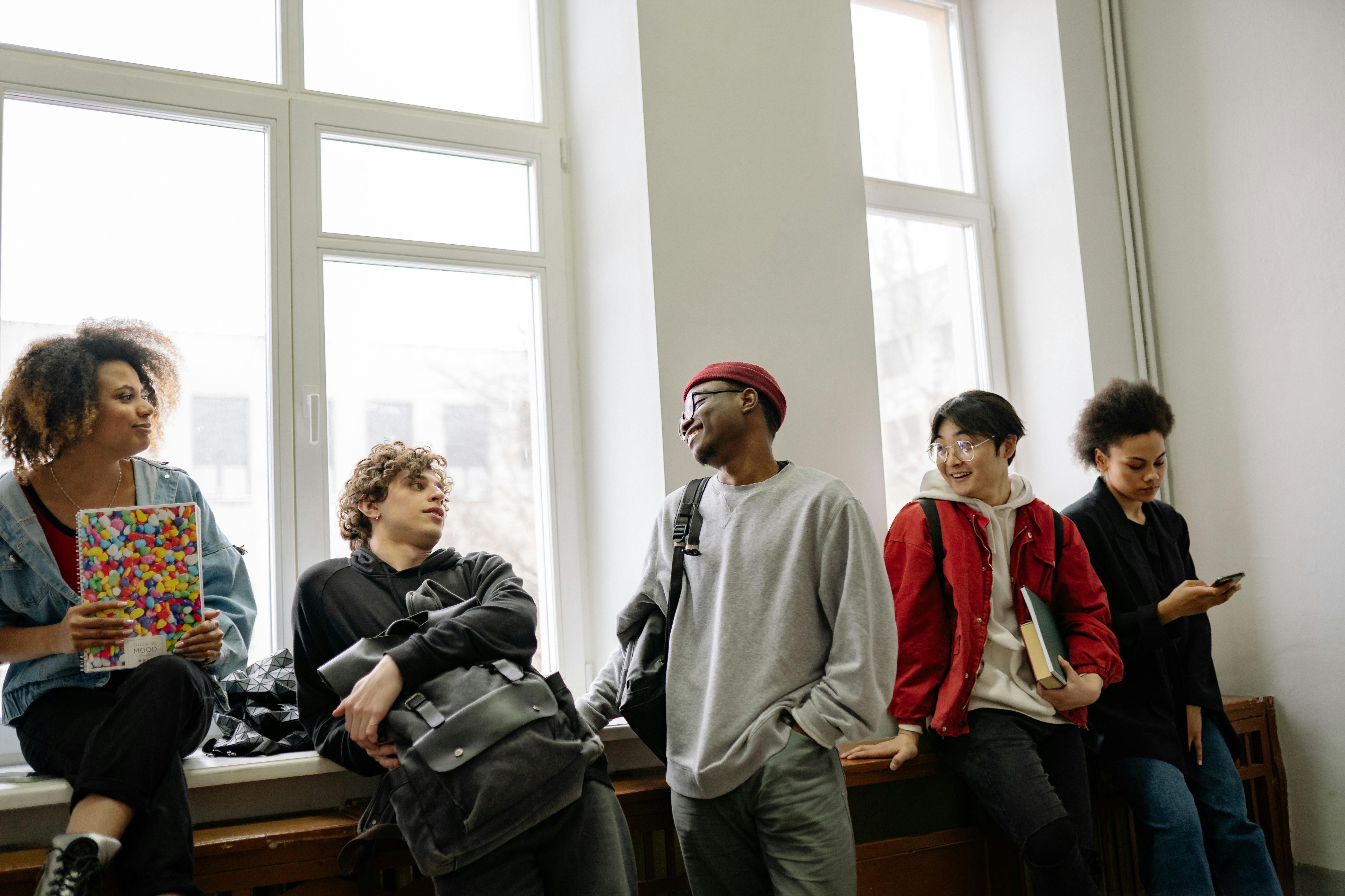 Students Talking while on a Staircase Landing · Free Stock Photo
