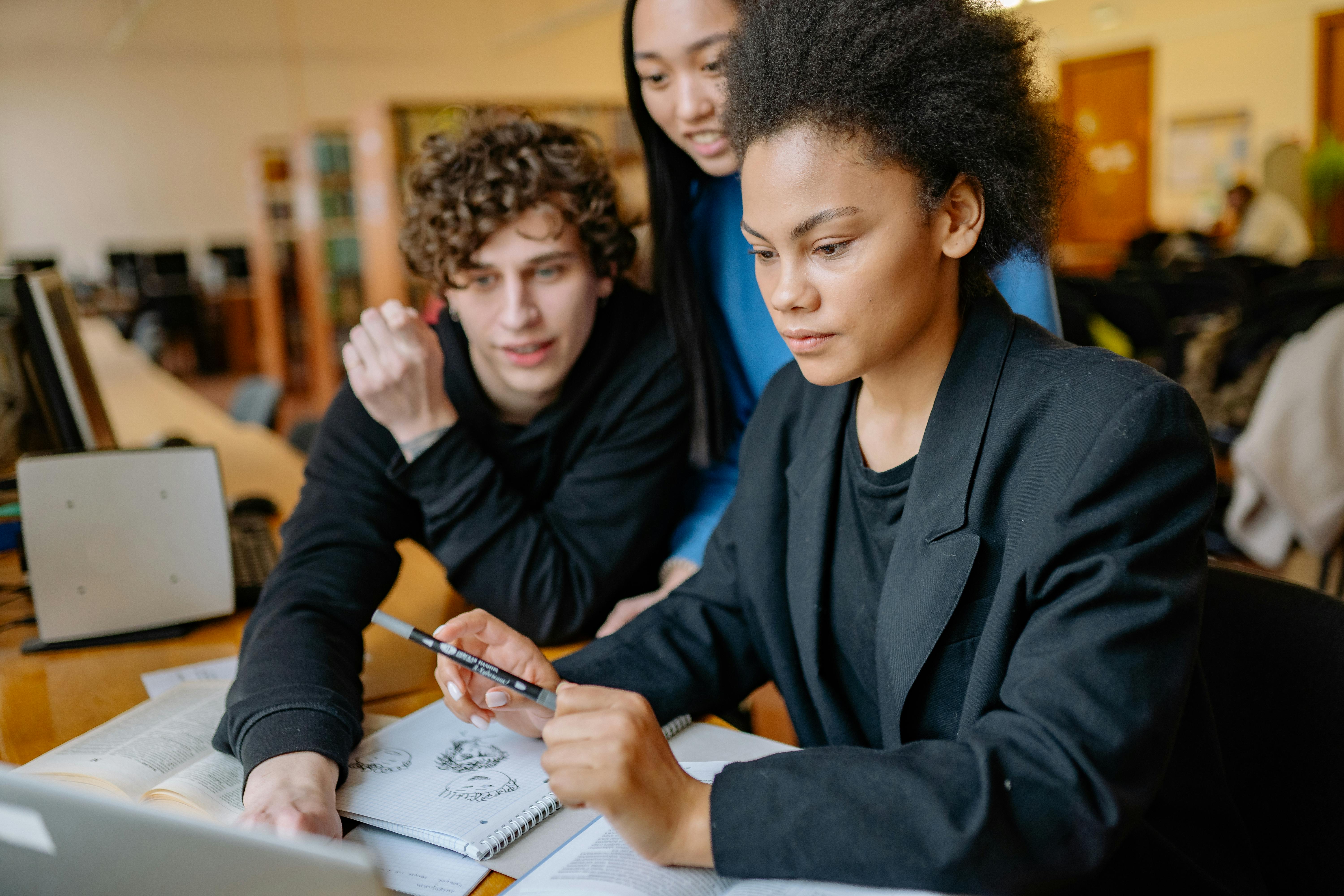 People inside the Library · Free Stock Photo
