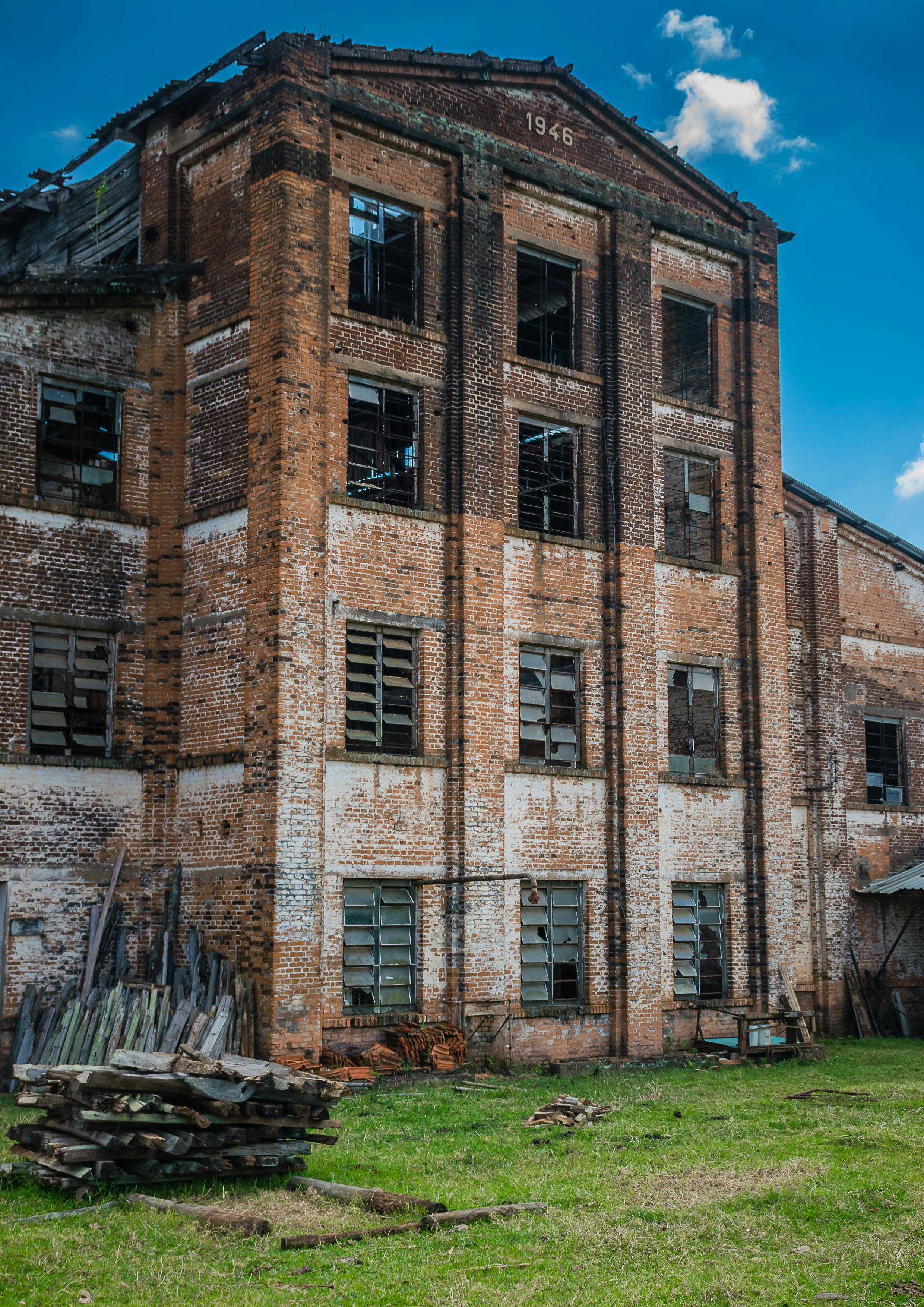 Old Factory Building · Free Stock Photo