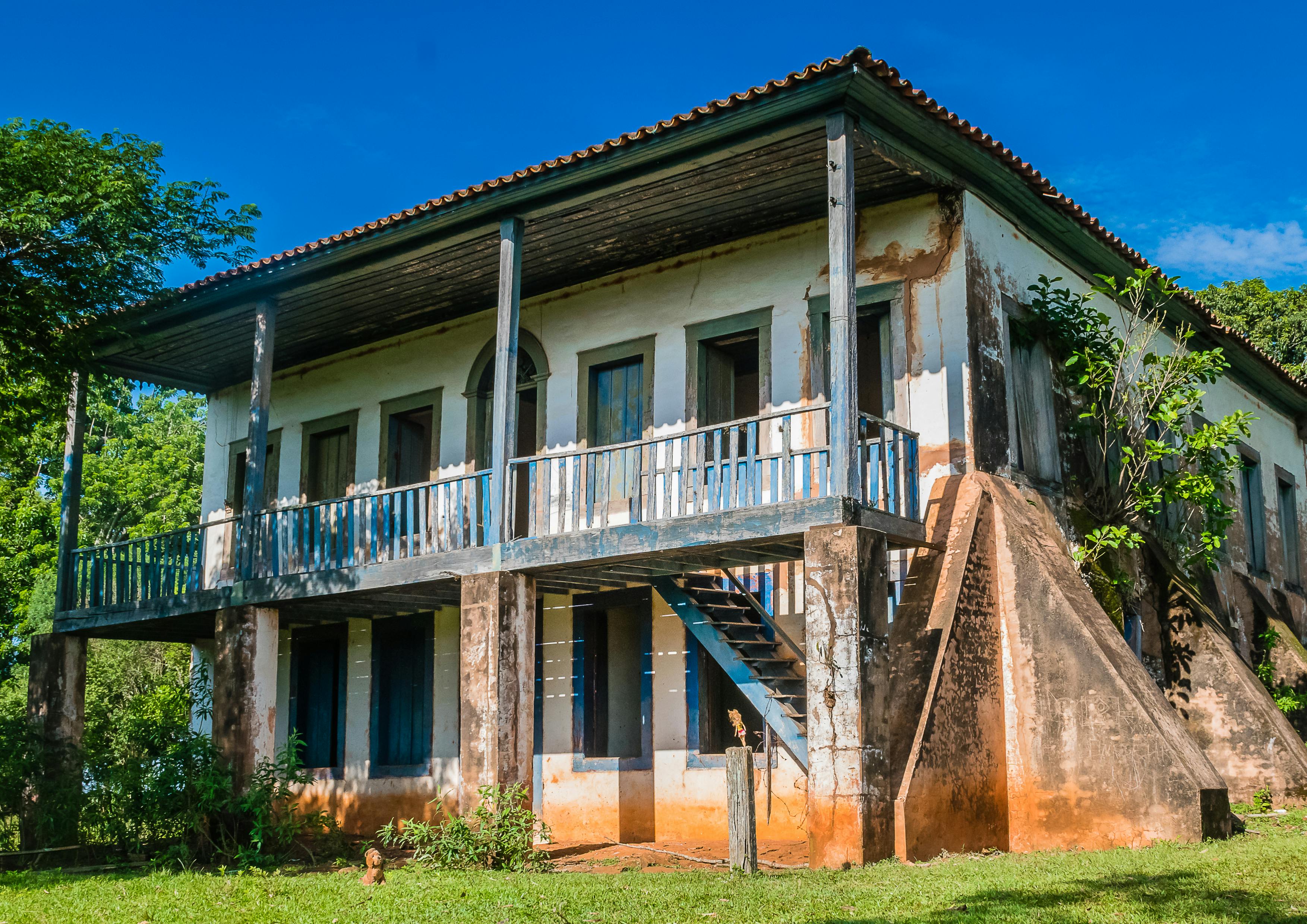 Abandoned One Story House · Free Stock Photo