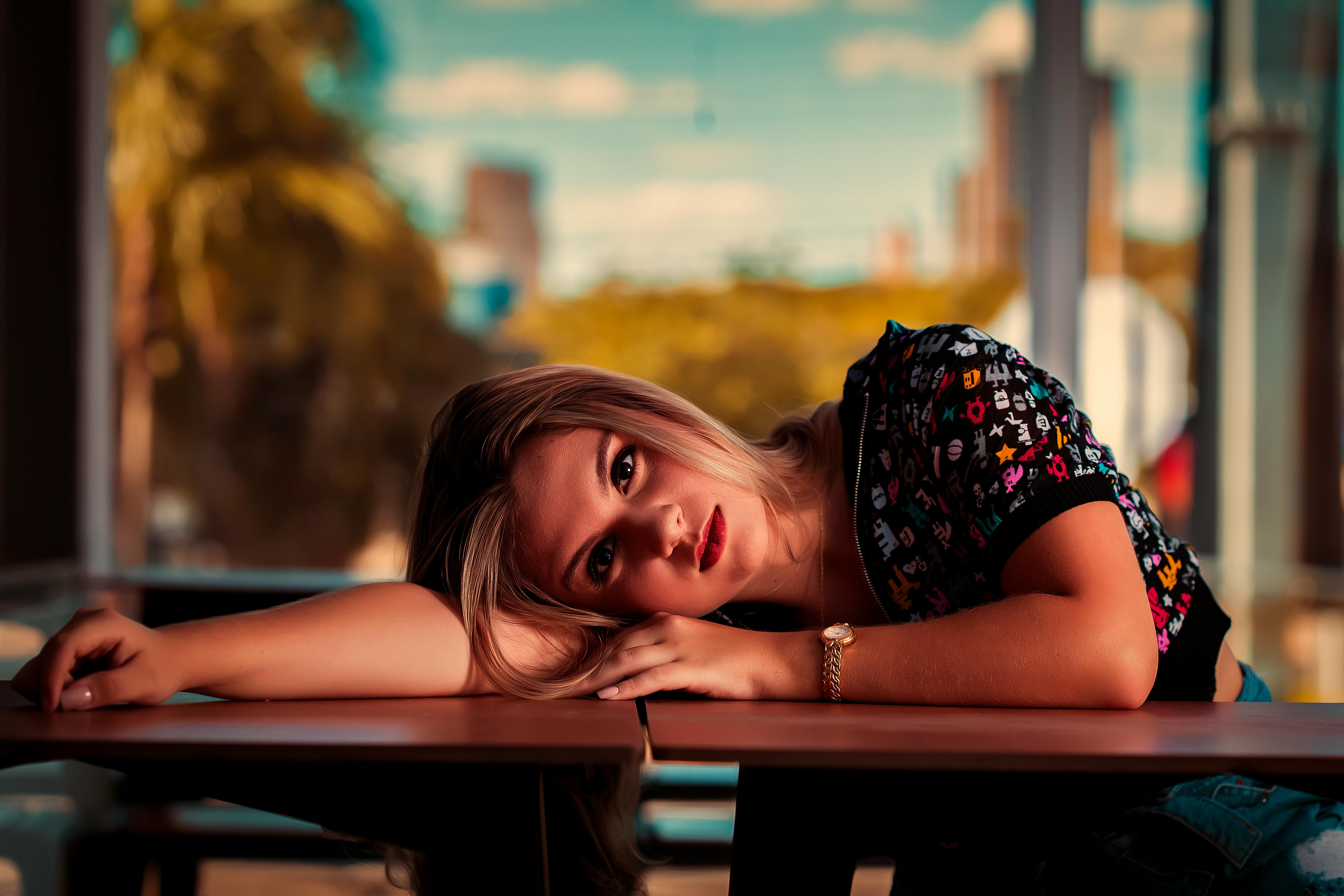 Pretty Woman Resting on the Table · Free Stock Photo