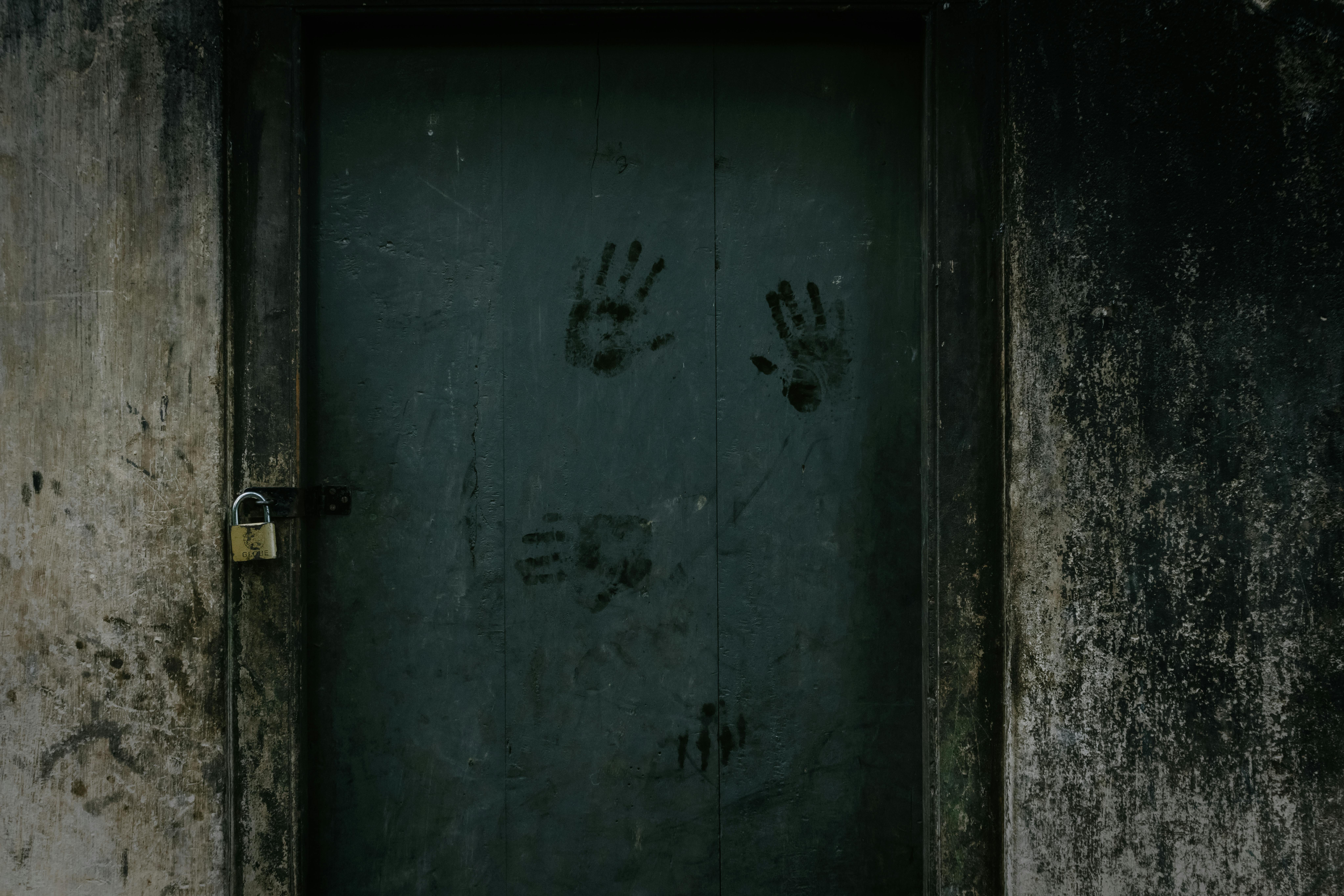 Hand Print on a Door · Free Stock Photo