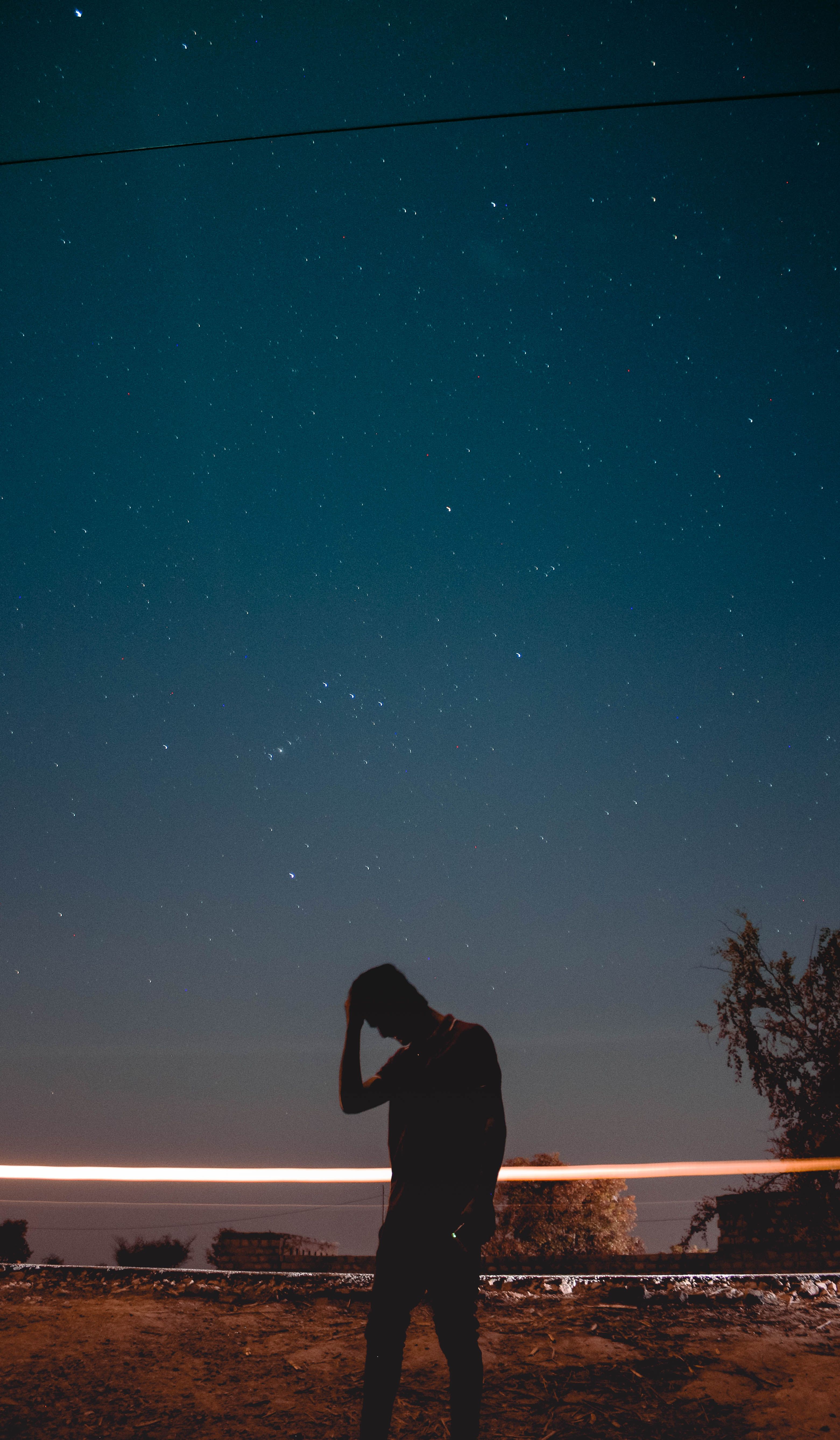 A Man Staning Under a Starry Sky · Free Stock Photo