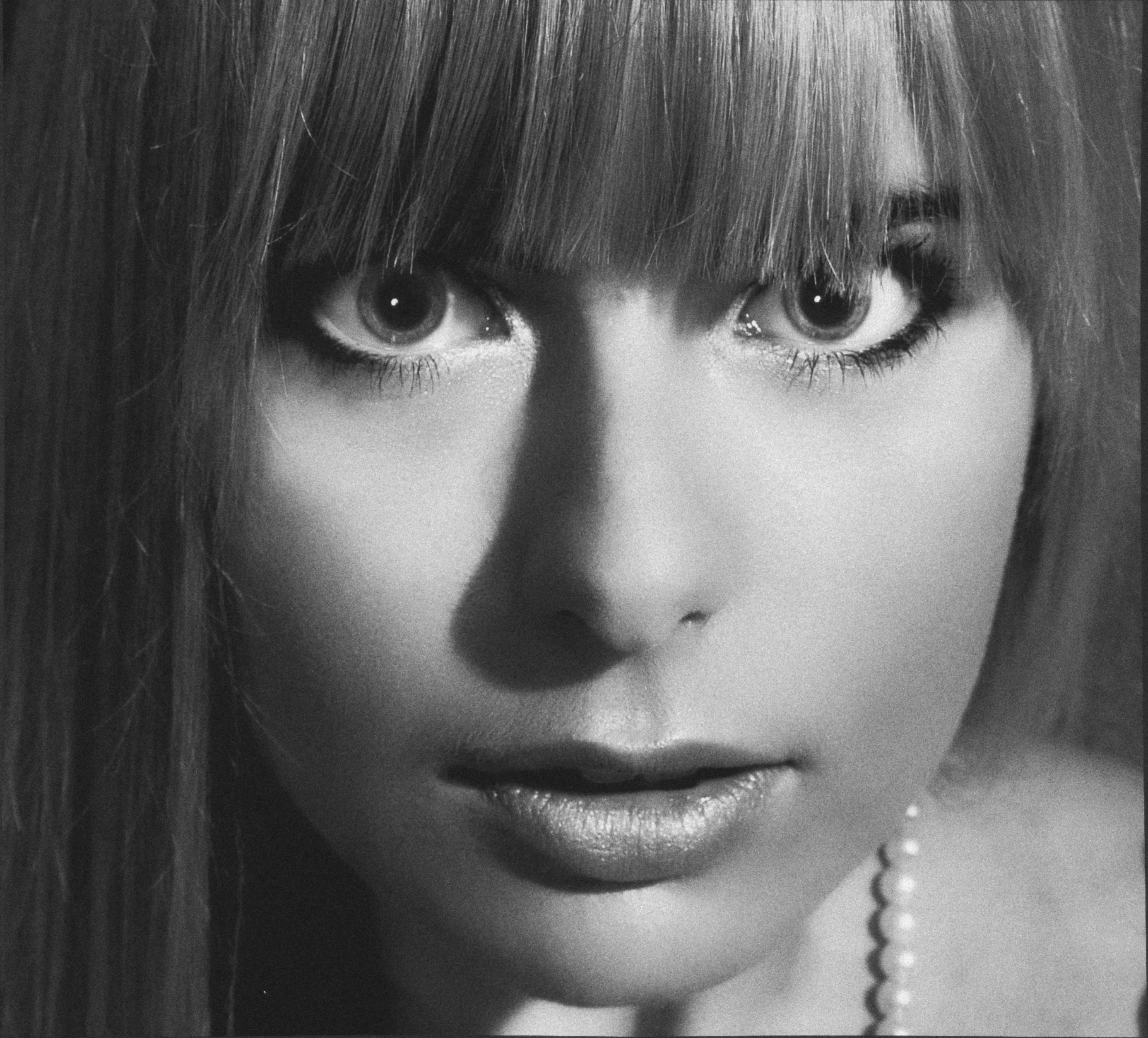 Grayscale Photo of Woman with Beautiful Round Eyes · Free Stock Photo