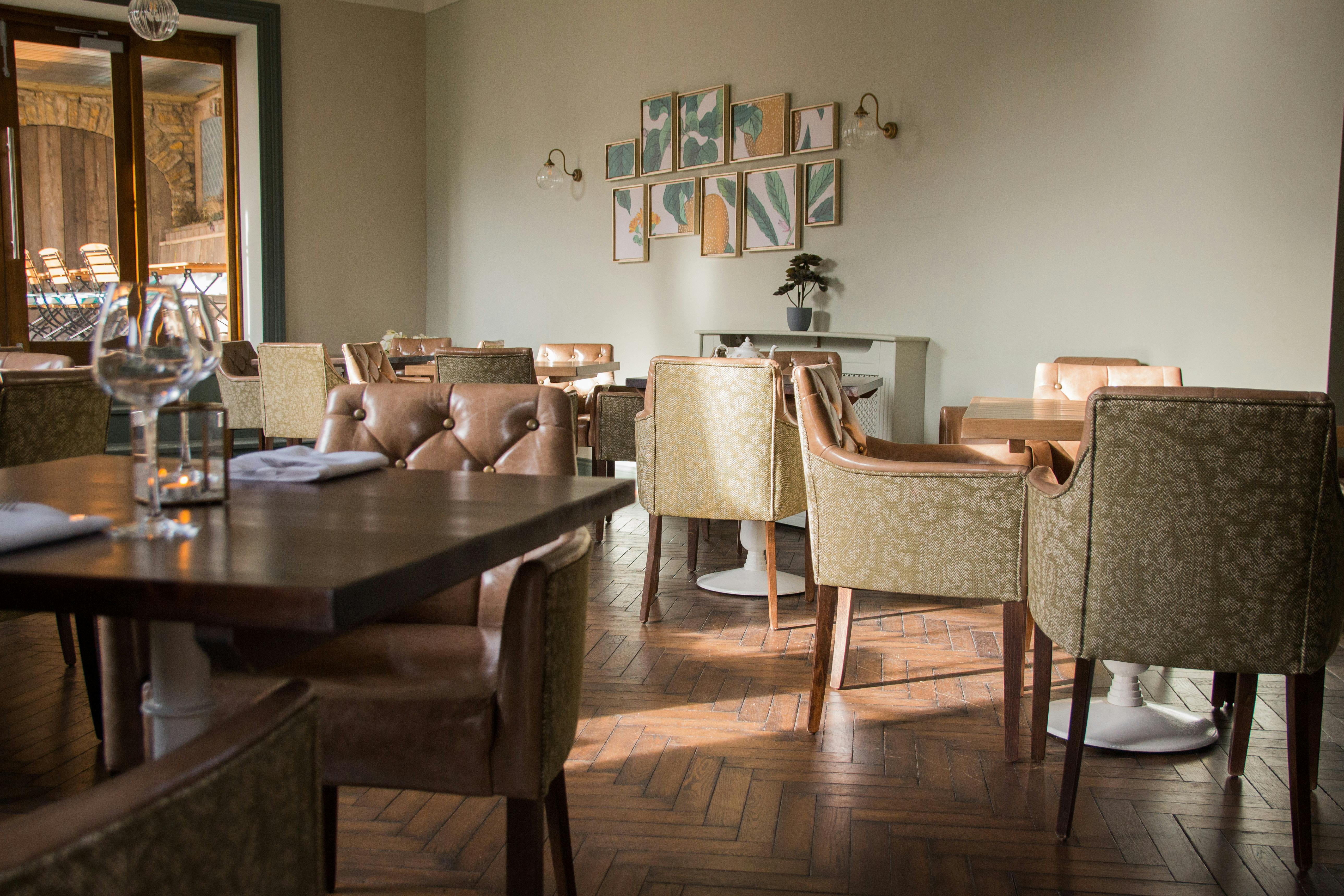 Interior Setting of a Restaurant · Free Stock Photo