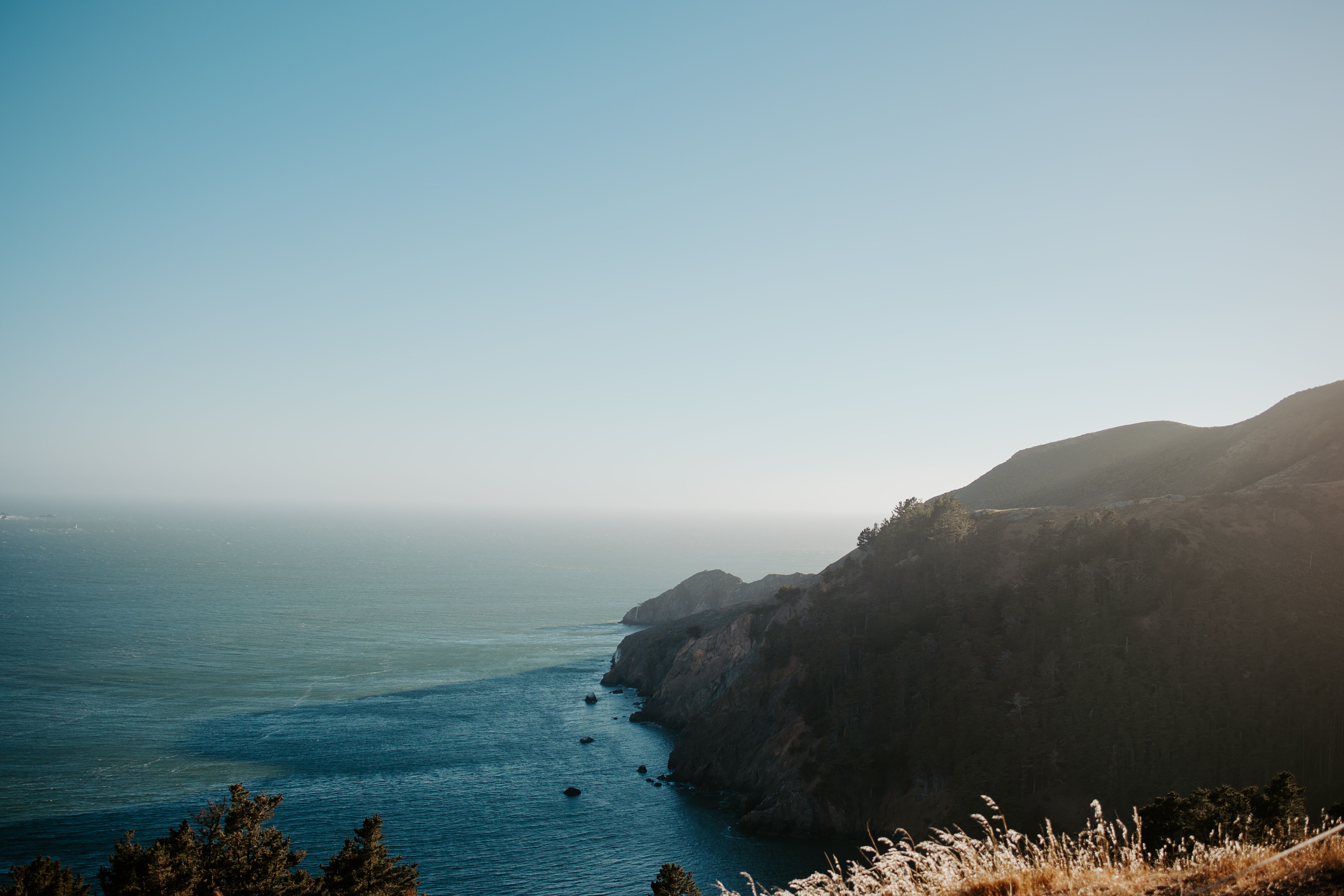 Moutains and Cliff on the Sea Coastline · Free Stock Photo