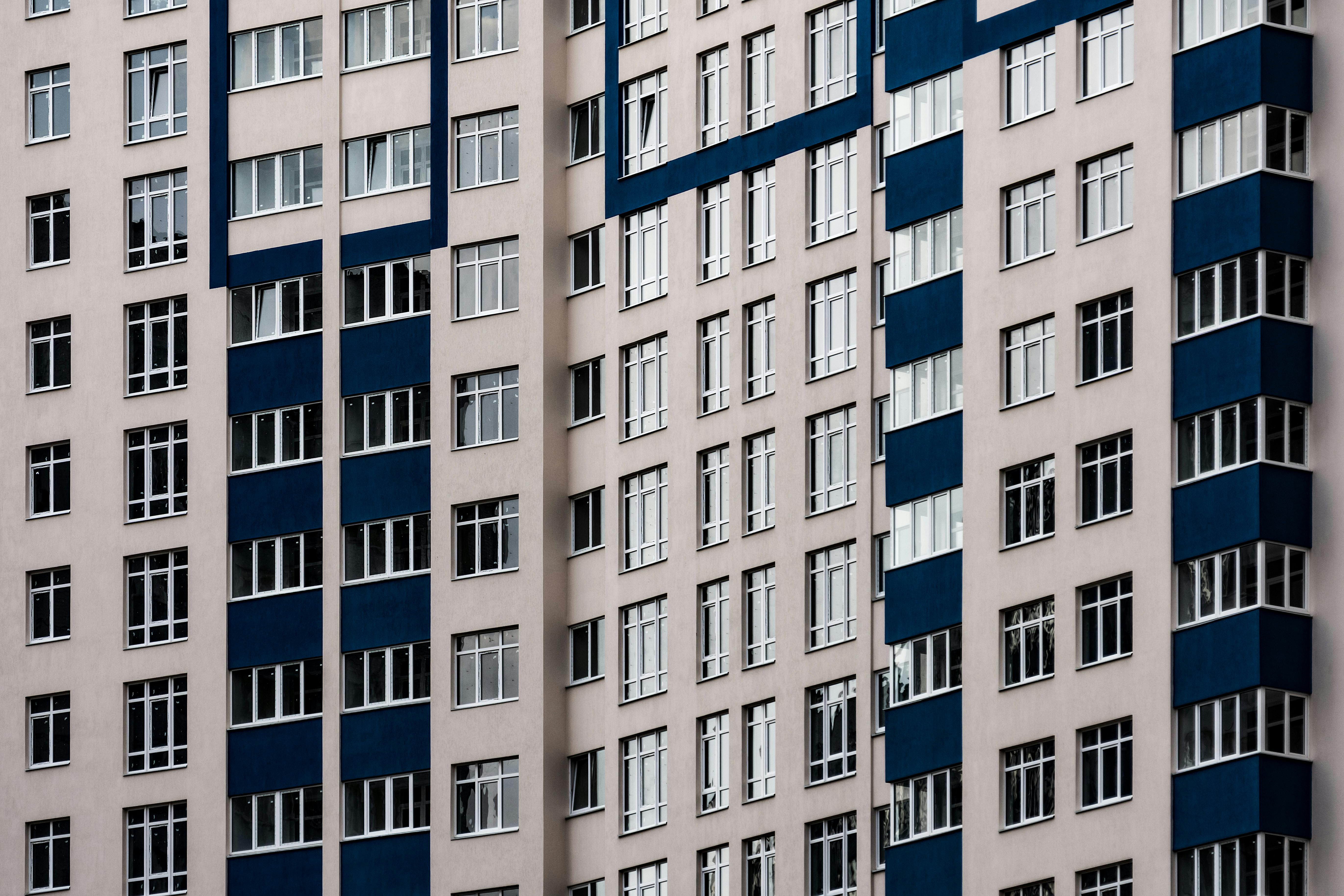 Glass Framed Windows of High Rise Building · Free Stock Photo