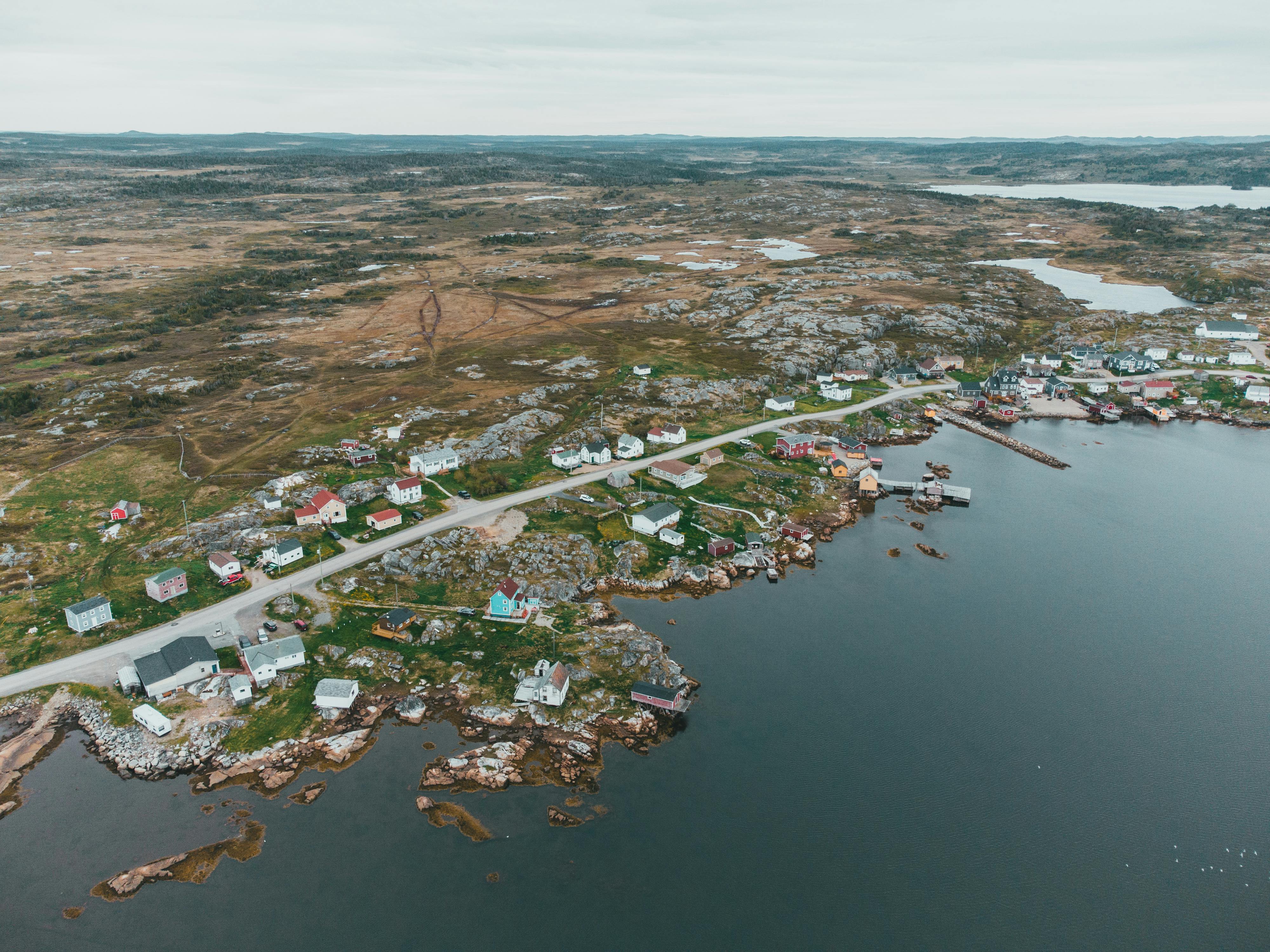 Houses on Seashore · Free Stock Photo