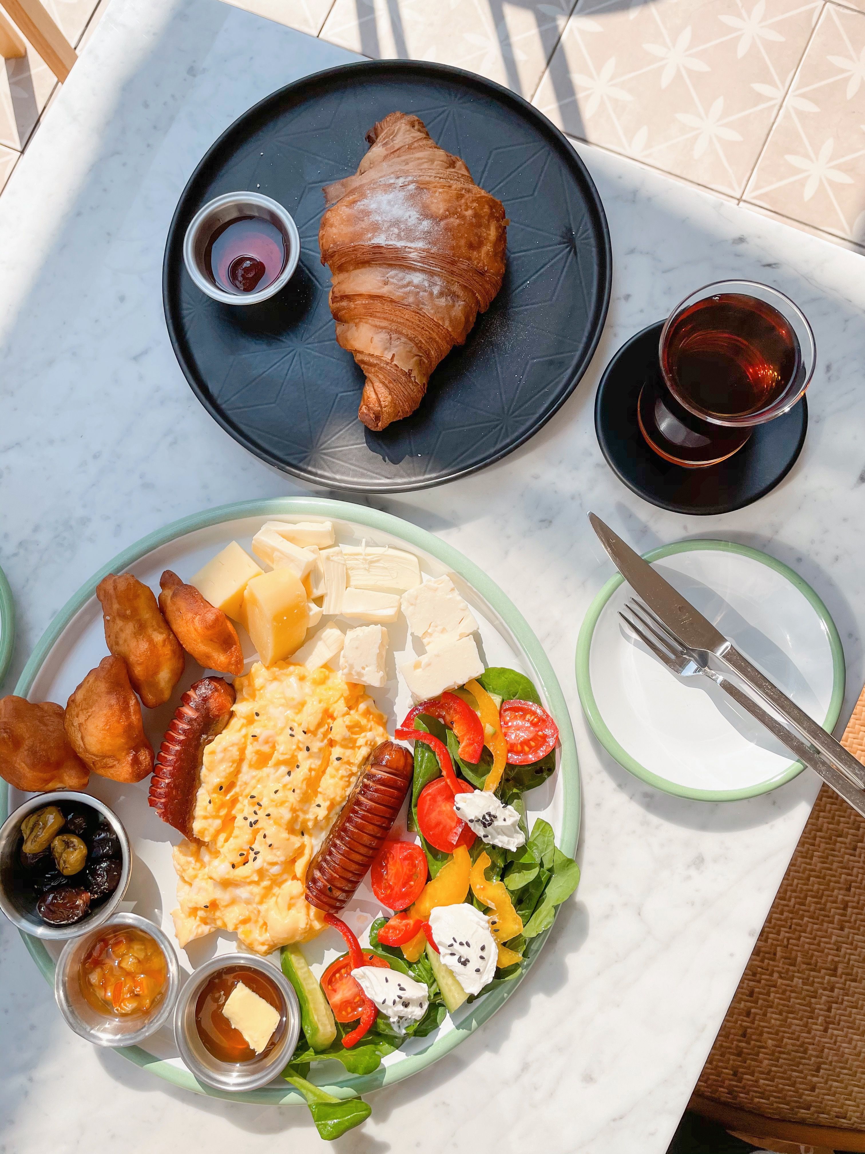 Overhead Shot of Breakfast Food · Free Stock Photo