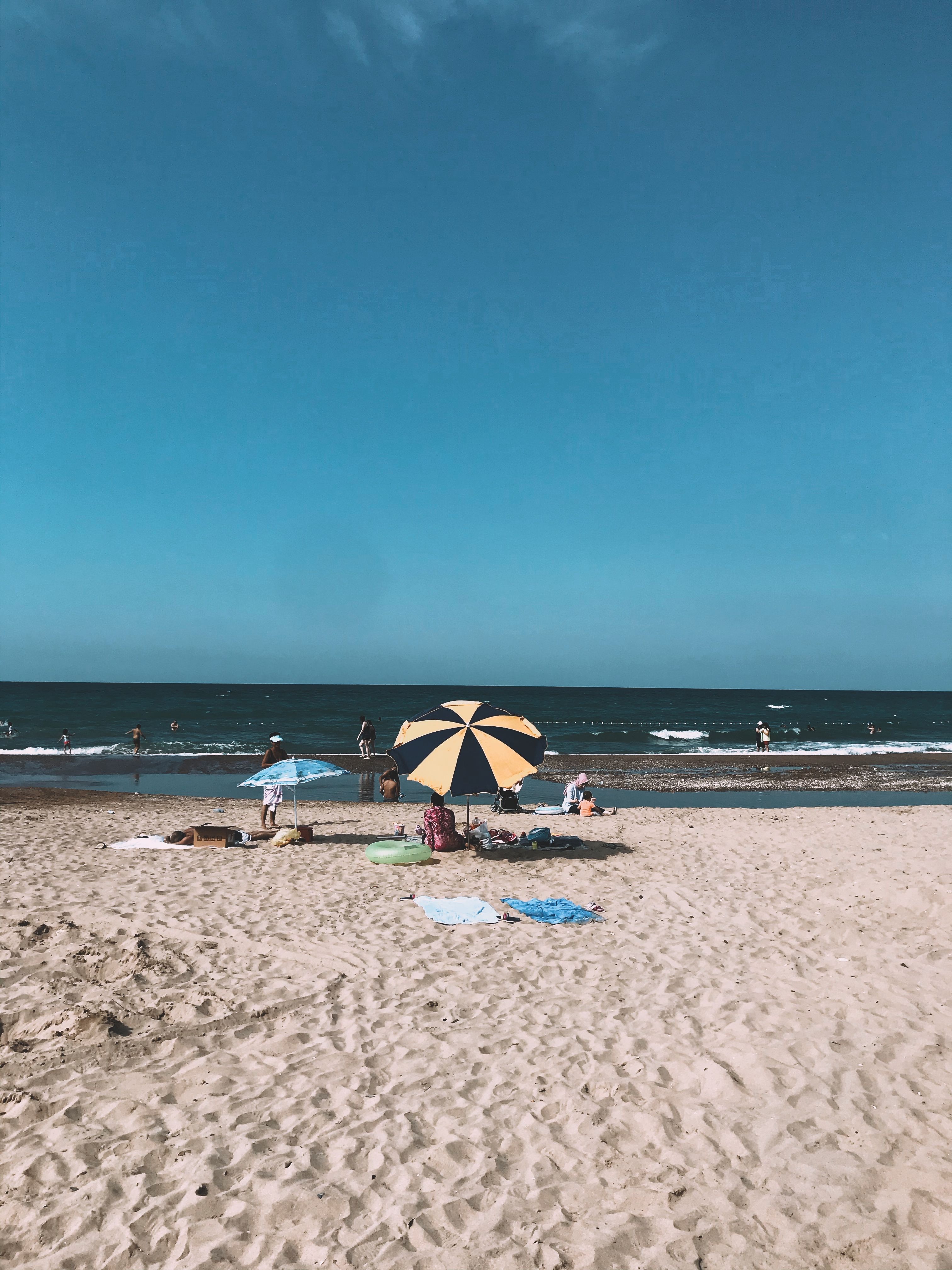 People on the Beach · Free Stock Photo