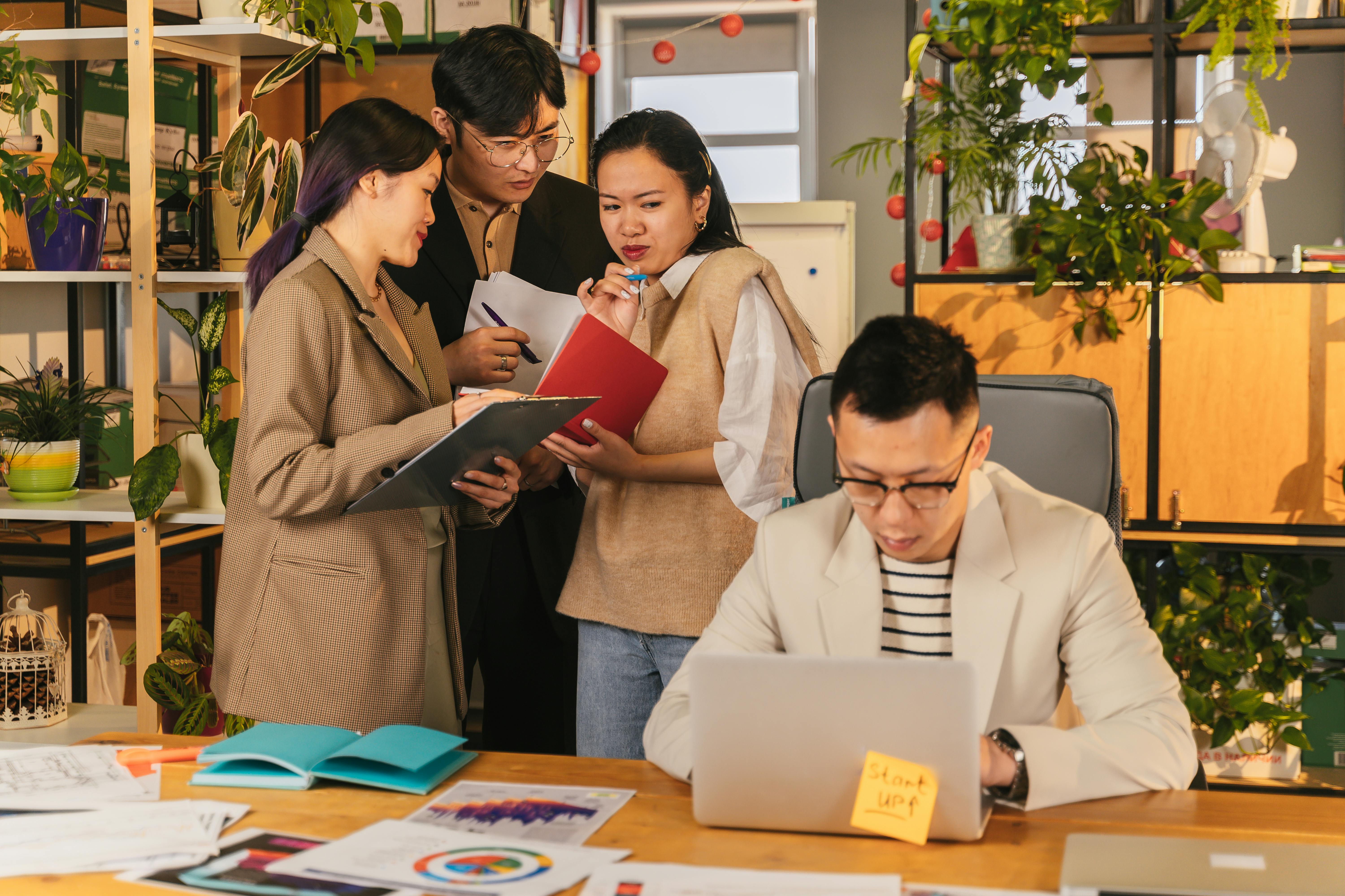 Women and Men at Work · Free Stock Photo