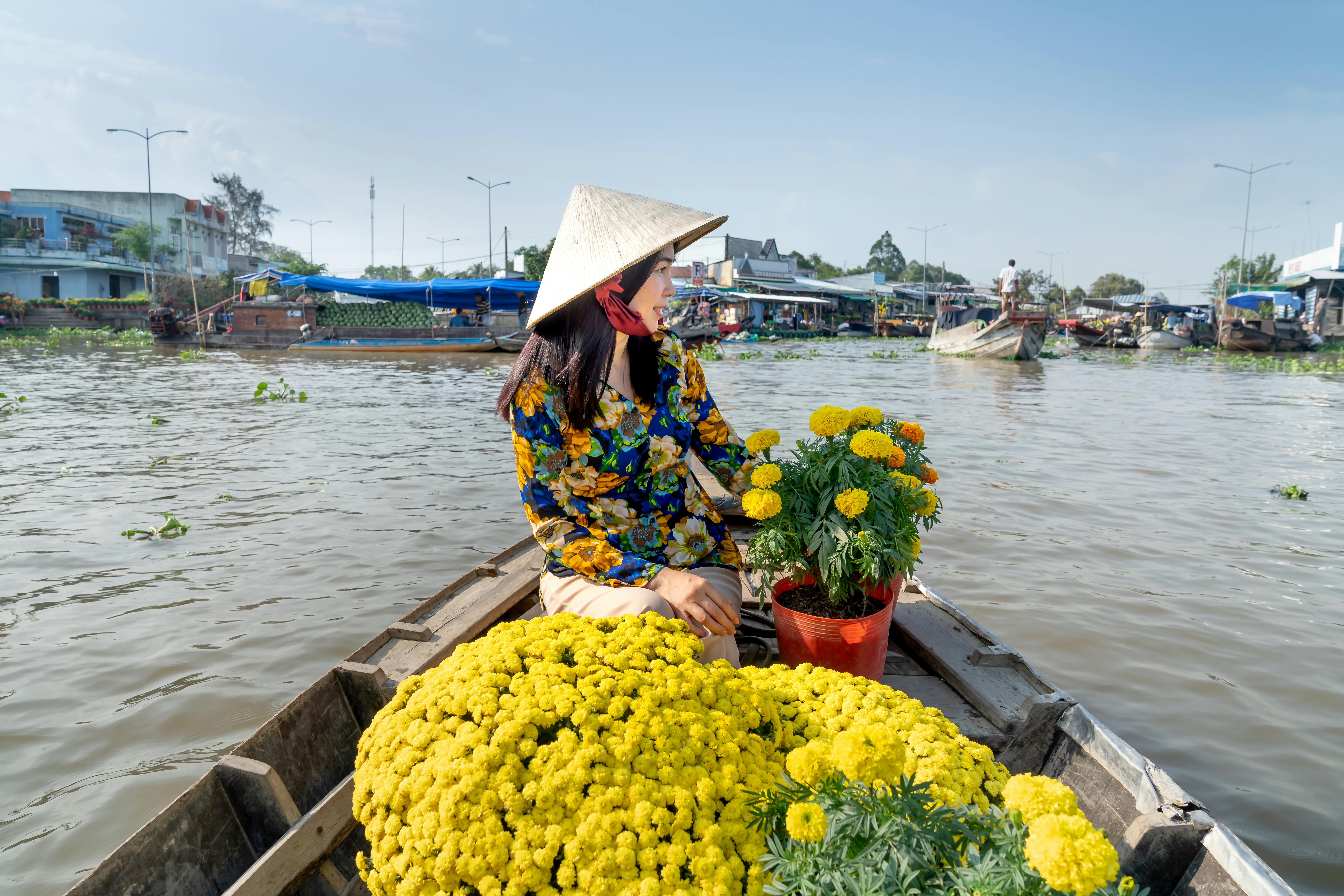 People Traveling Using Boat · Free Stock Photo