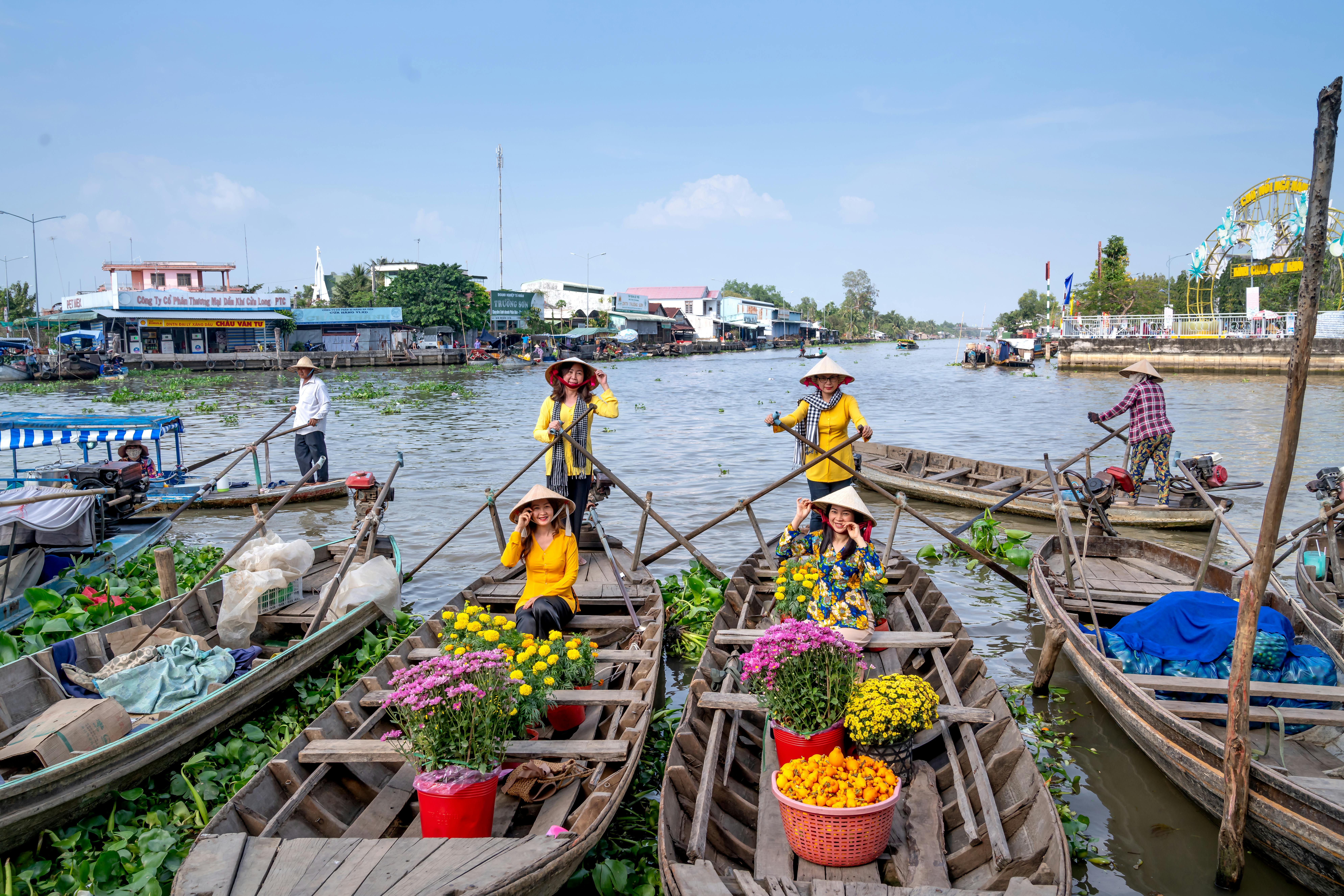 People Traveling Using Boat · Free Stock Photo