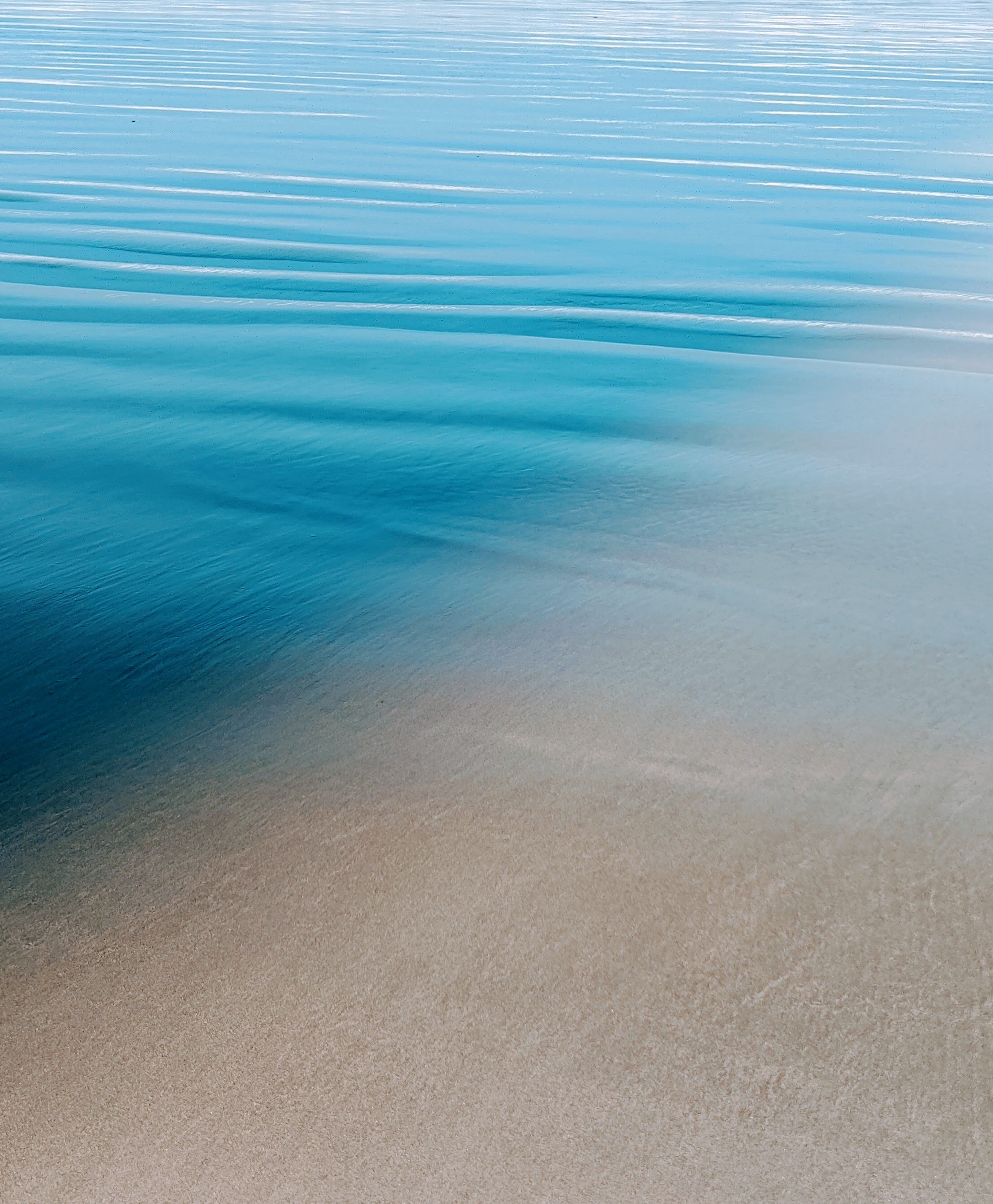 Blue Water on the Beach · Free Stock Photo