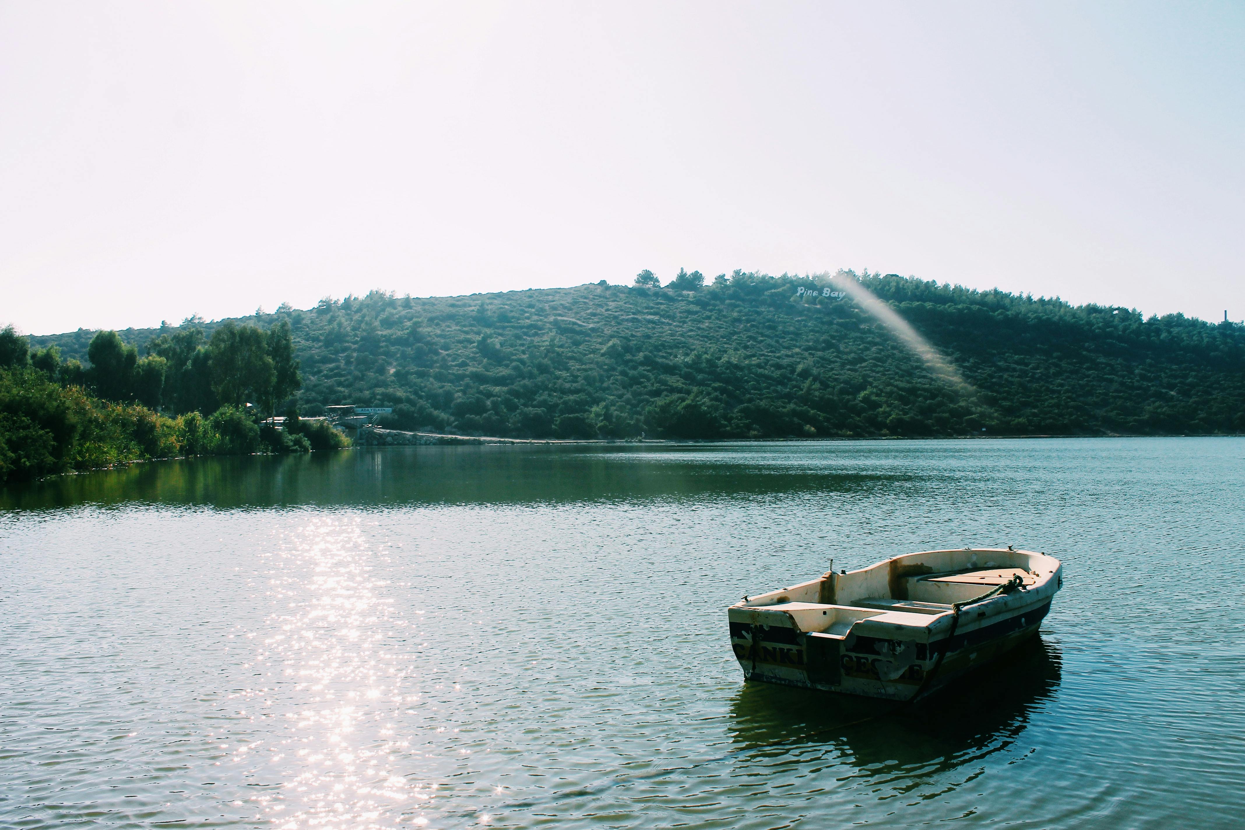 Empty Boat on Lake · Free Stock Photo