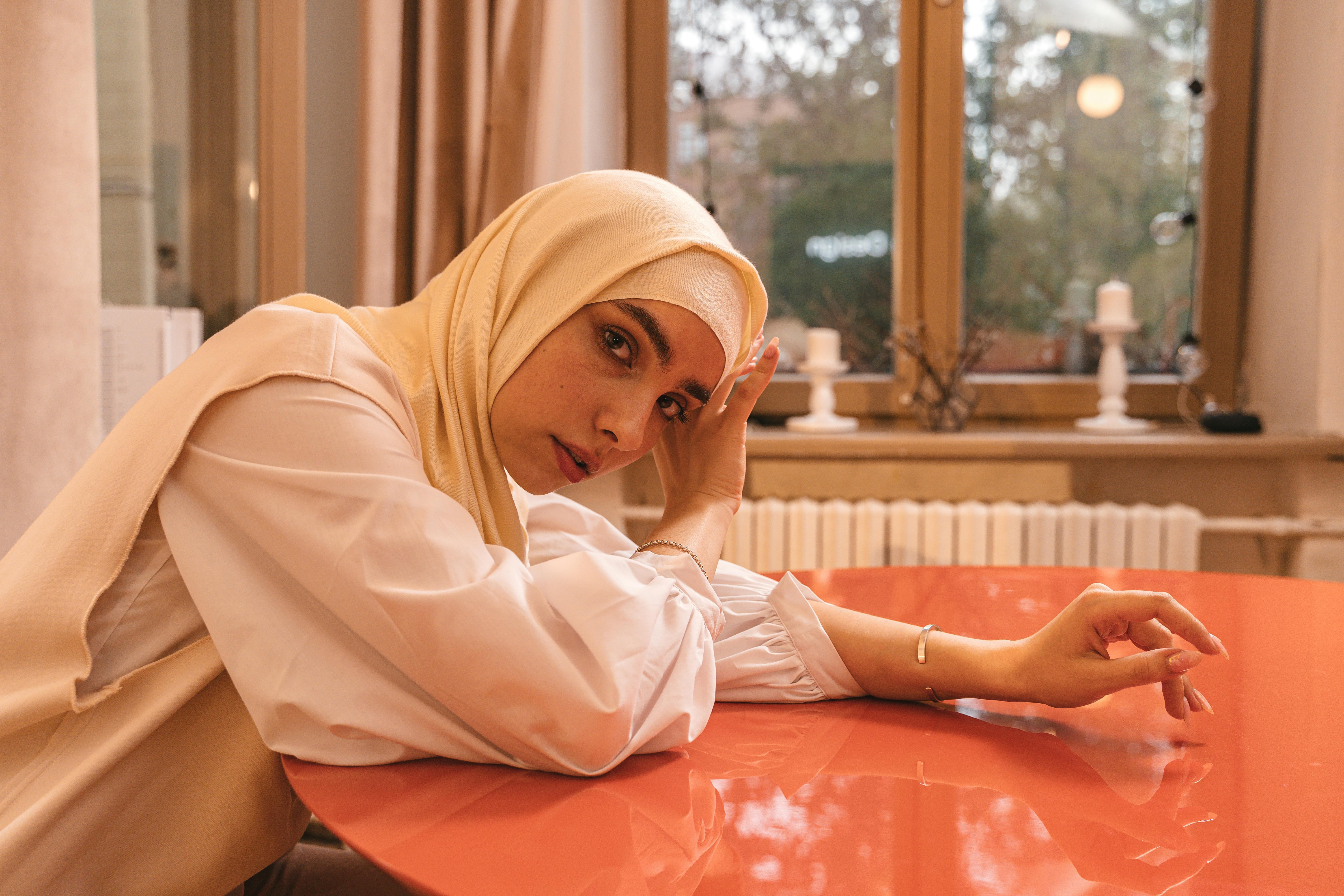 Muslin Person Photos, Download The BEST Free Muslin Person Stock Photos ...