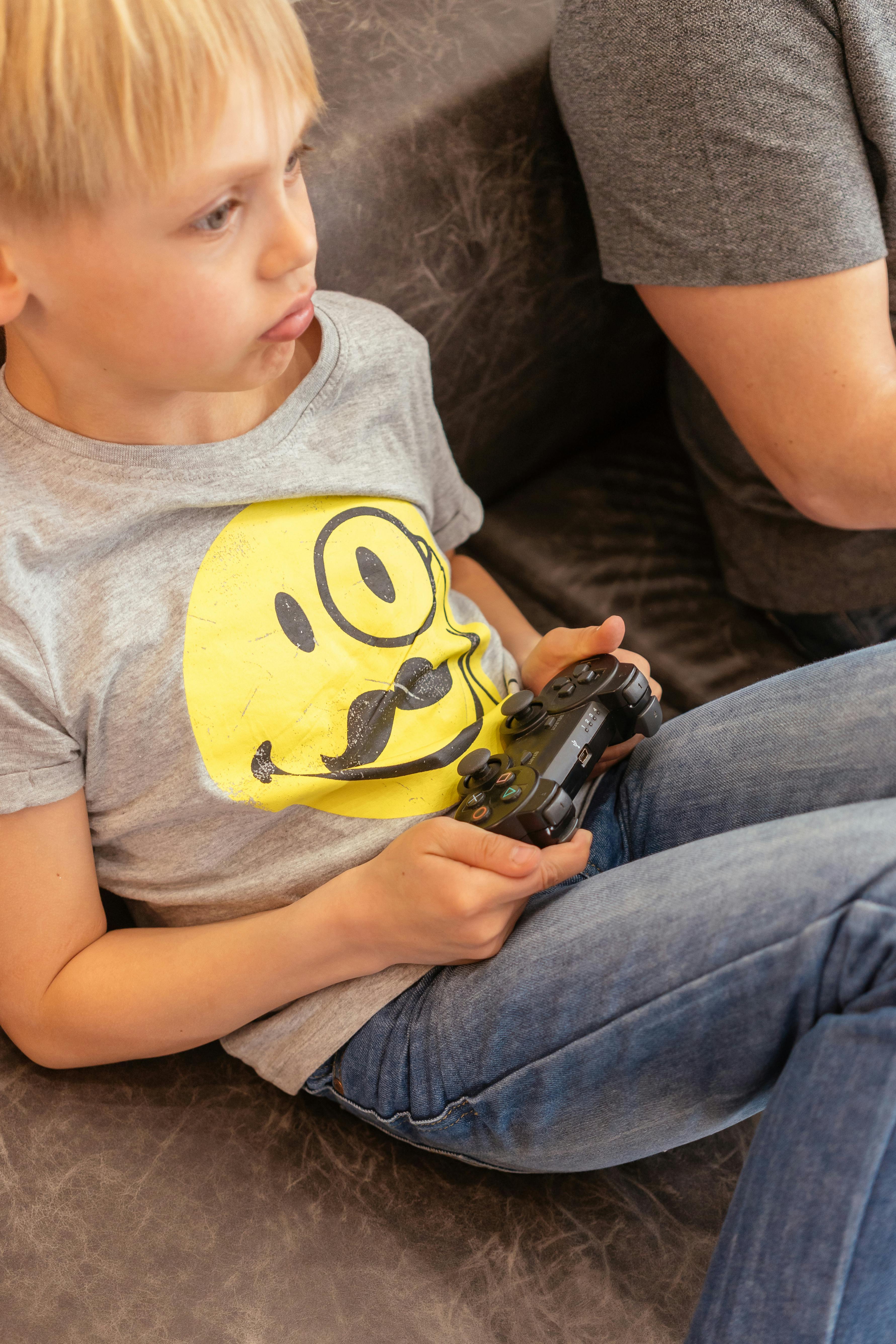 Happy Face Gaming Boy Photos, Download The BEST Free Happy Face Gaming ...