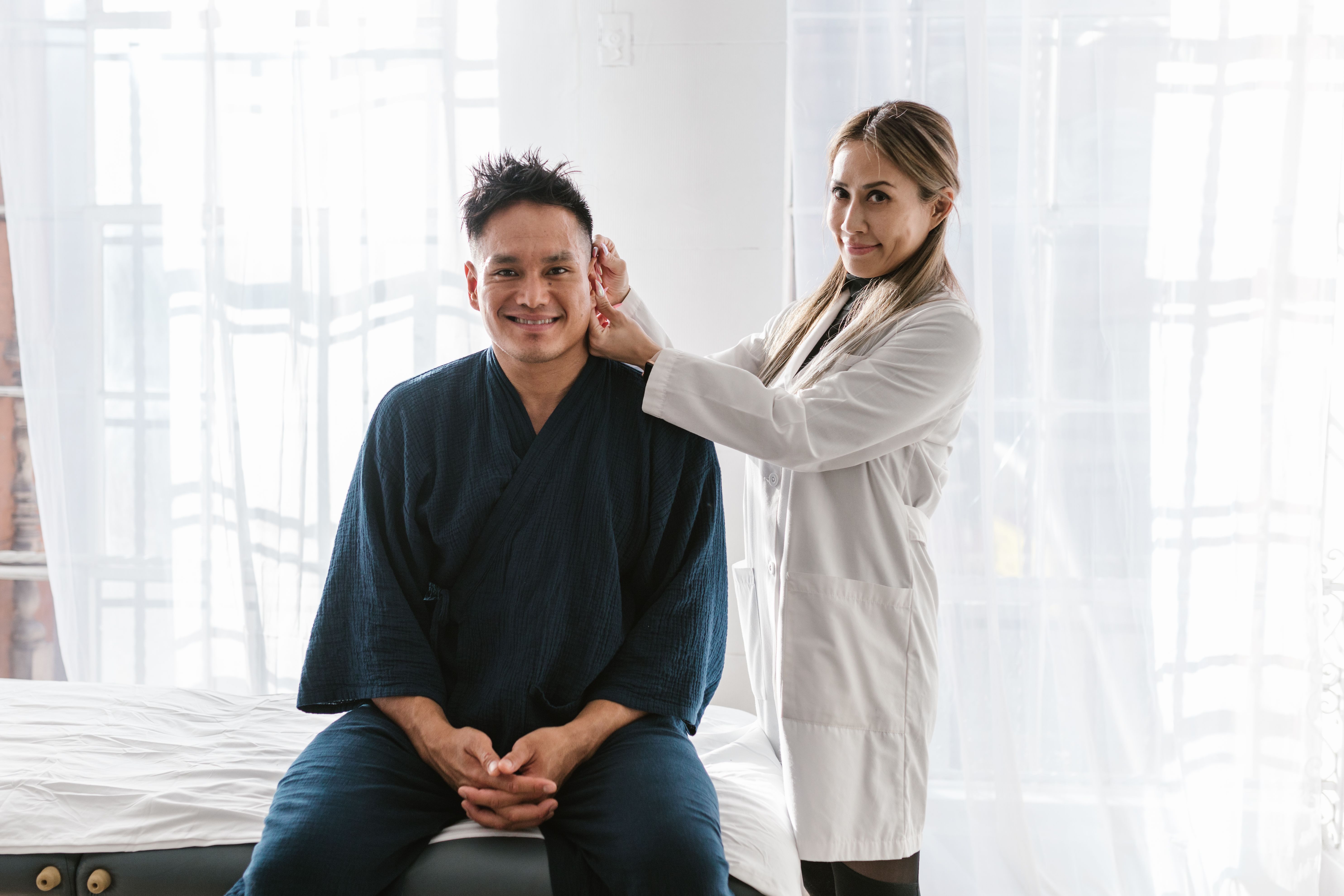 Doctor And Patient Smiling Pictures Photos, Download The BEST Free ...