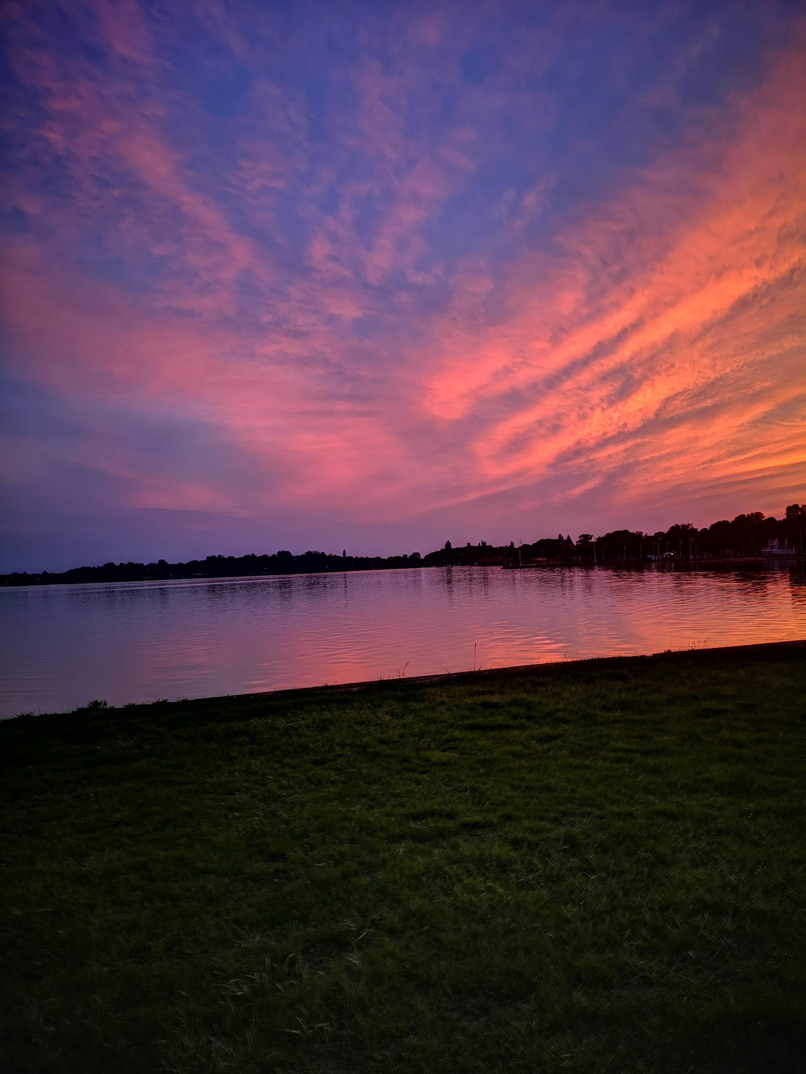 Pink Sunset above River · Free Stock Photo
