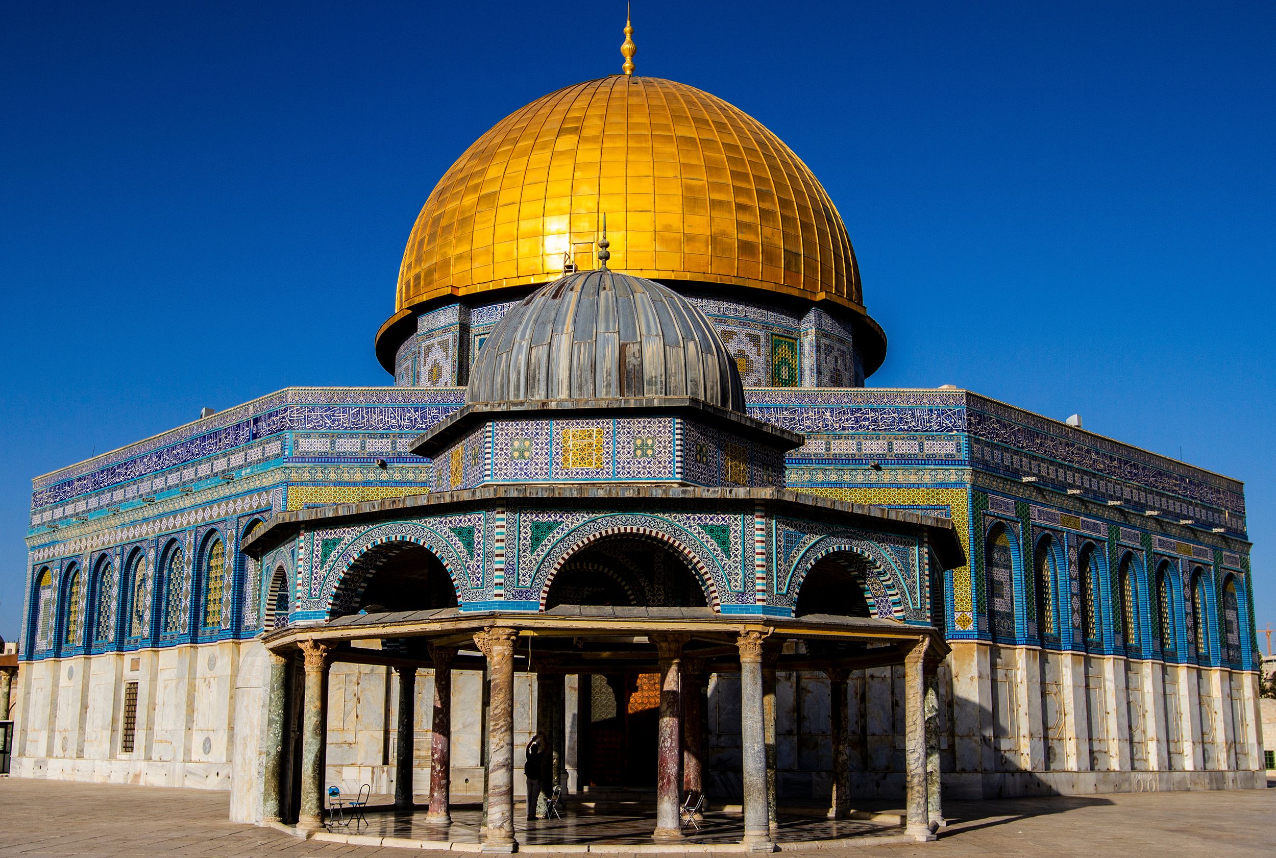 King Abdullah I Mosque Dome in Amman, Jordan Under Blue Sky · Free ...