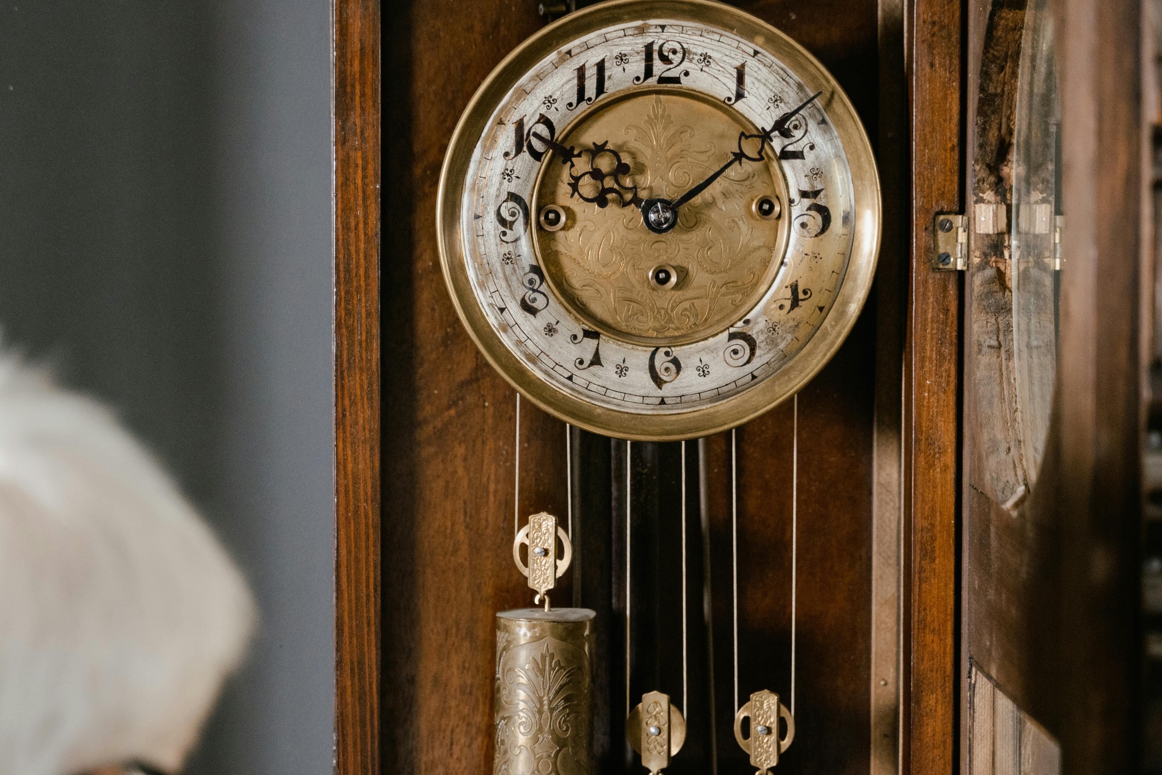 Vintage Wall Clock · Free Stock Photo