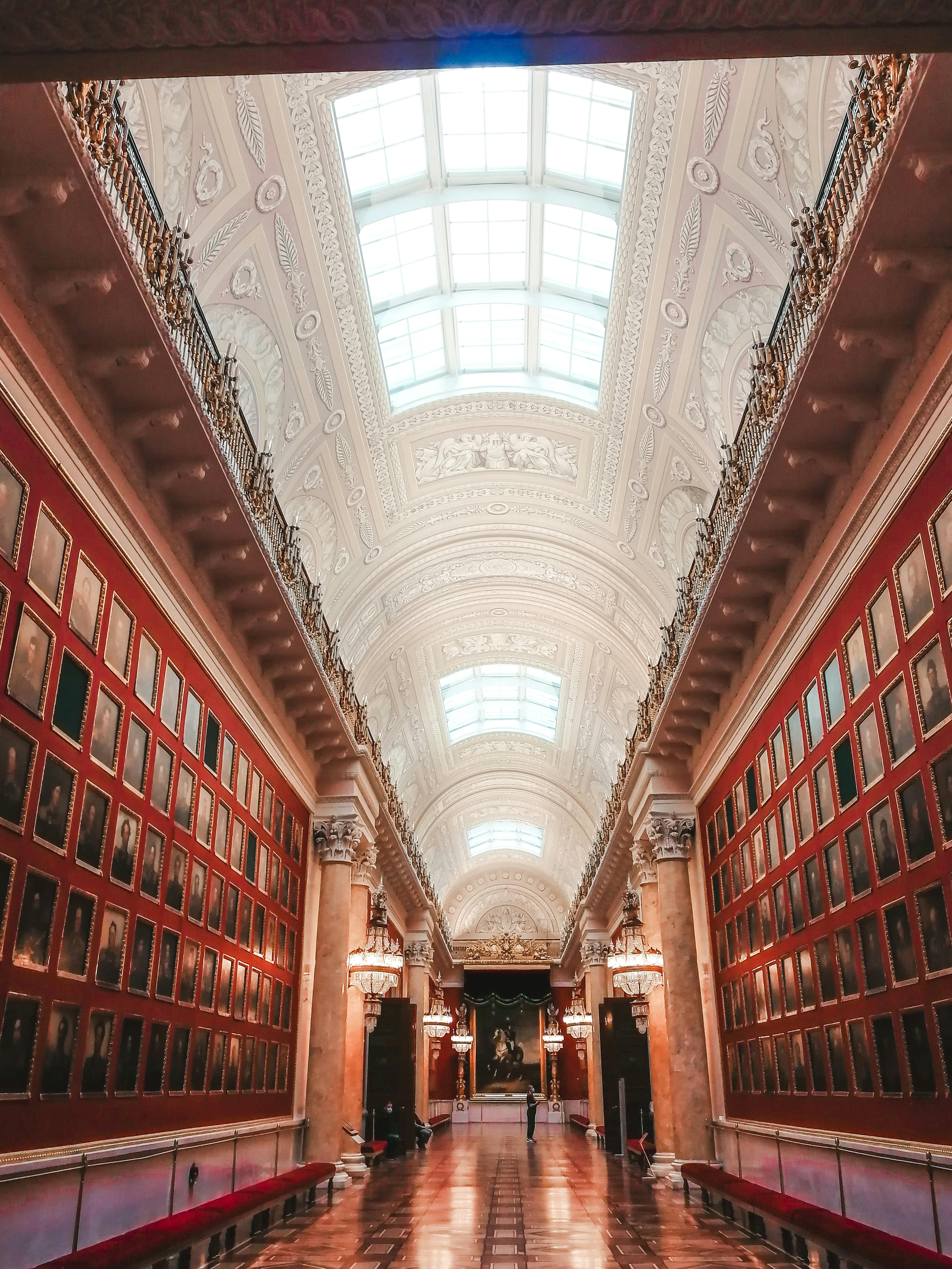 Corridor in Museum · Free Stock Photo