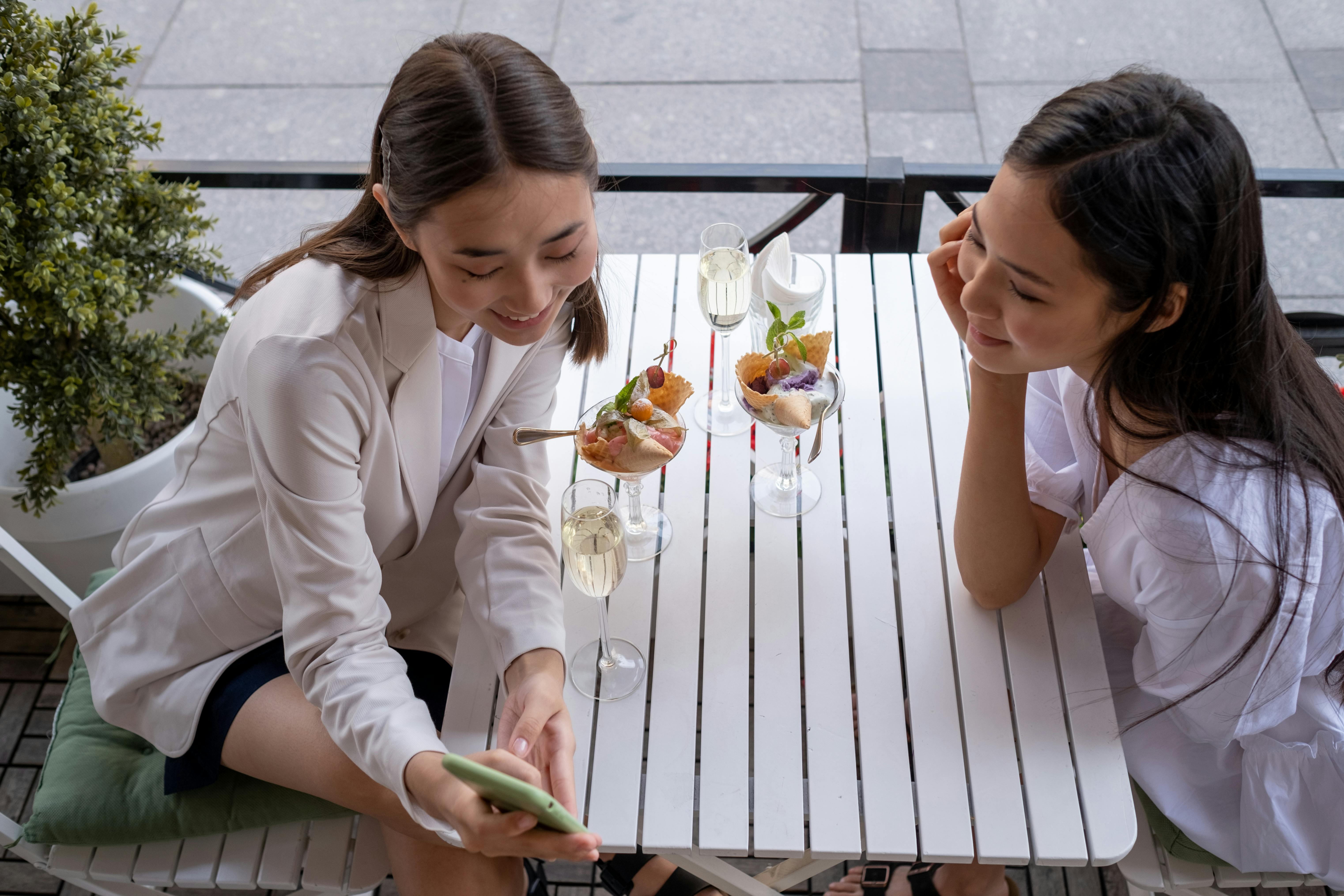 Female Friends having a Date · Free Stock Photo