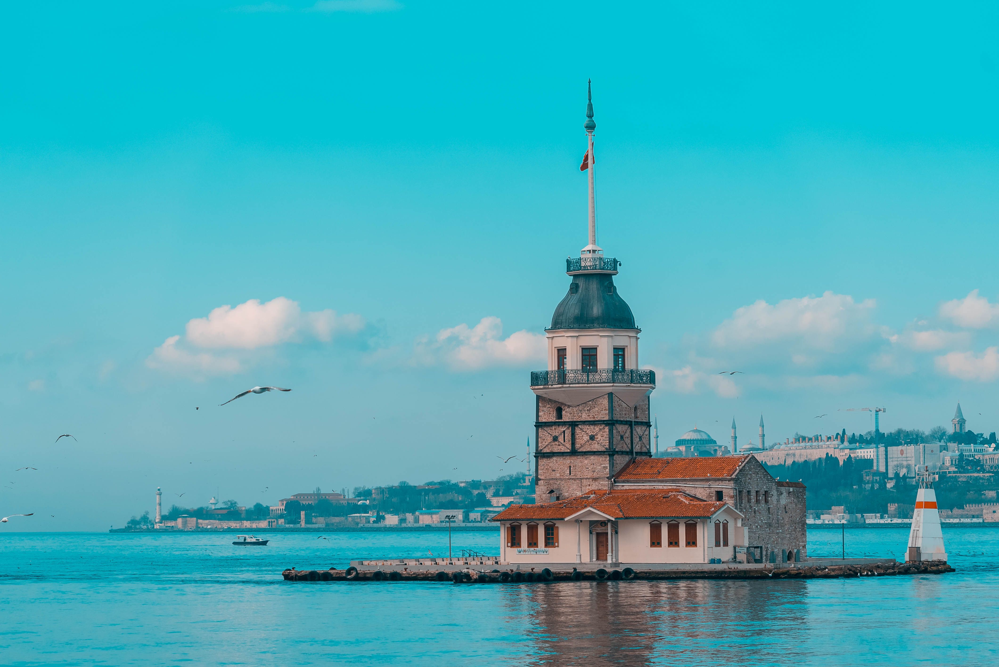 Leanders Tower on the Bosphorus Strait, Istanbul, Turkey · Free Stock Photo